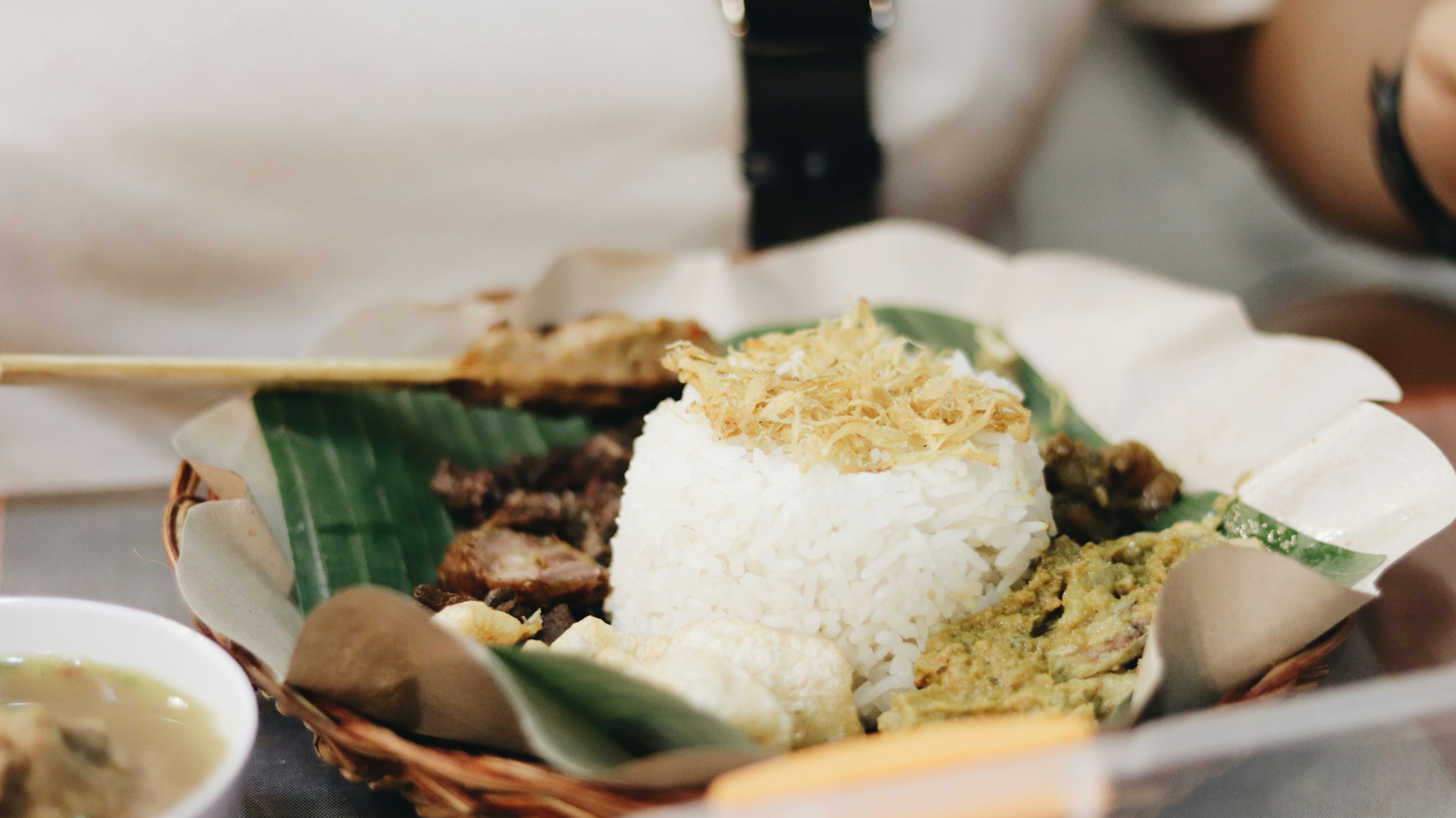 Banana Leaf Nasi Crown: Crunchy Onion Topping over a Compact Rice Nest