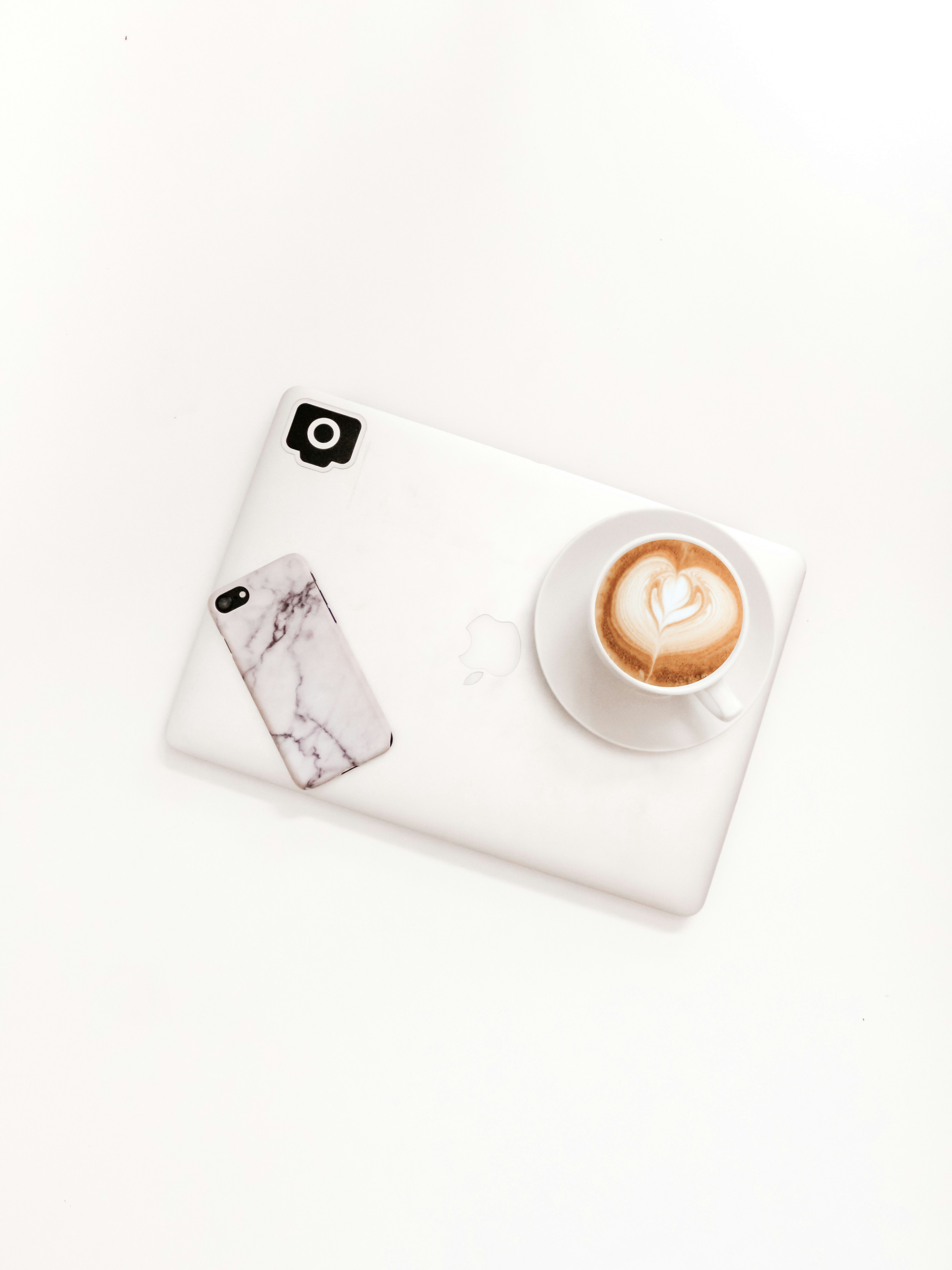 Closed silver MacBook on white surface photo – Free Phone Image on Unsplash