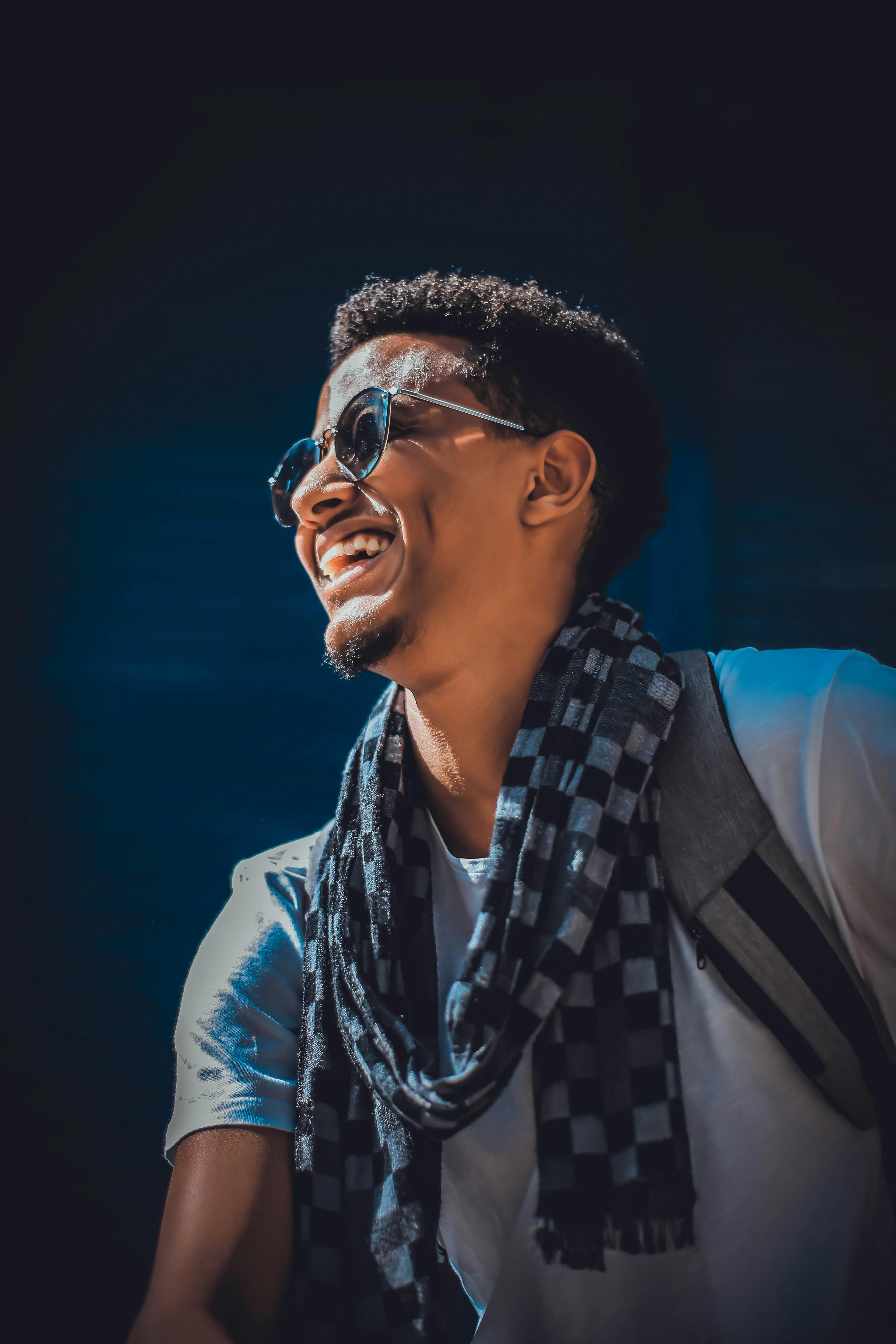 Woman taking a pose near building photo – Free Uruguay Image on Unsplash