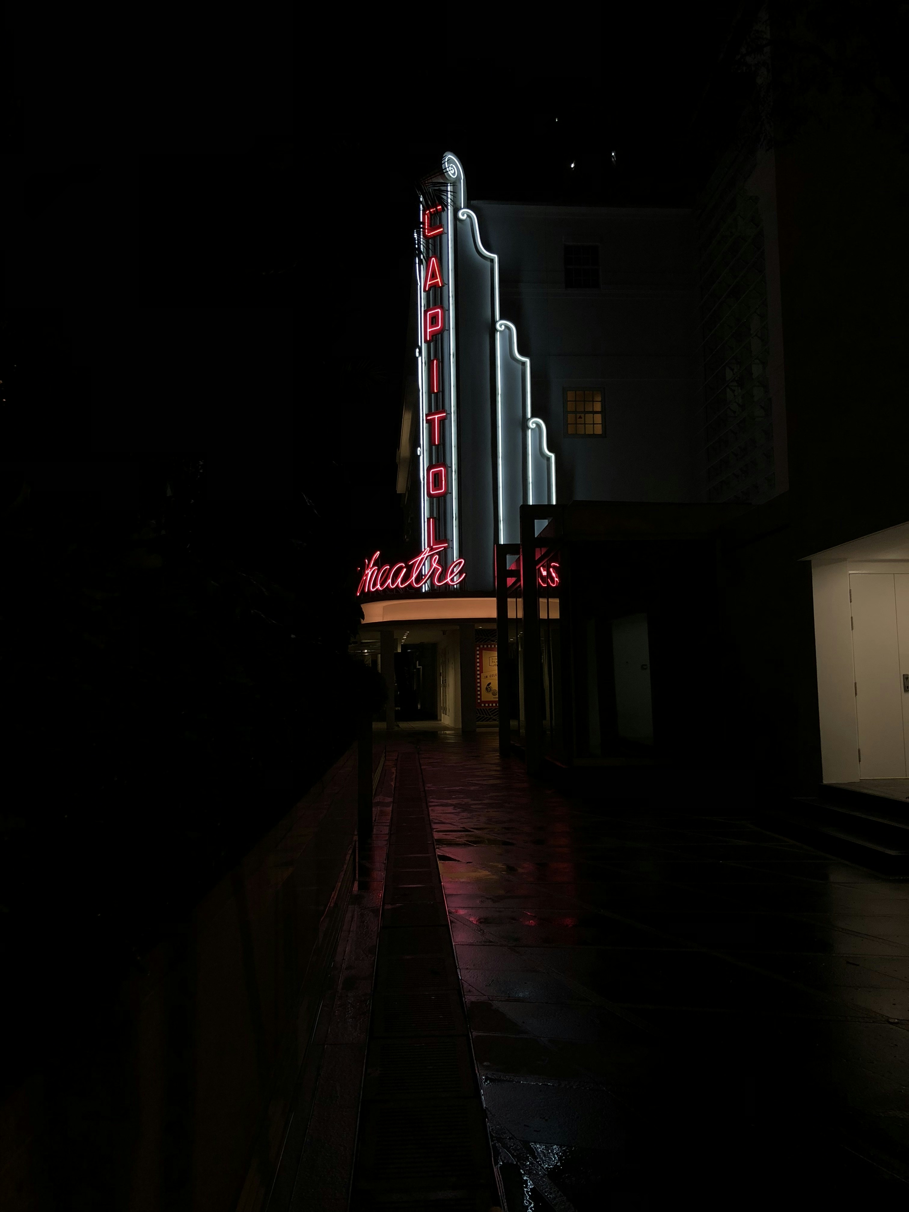 Black and red computer tower photo – Free Flooring Image on Unsplash