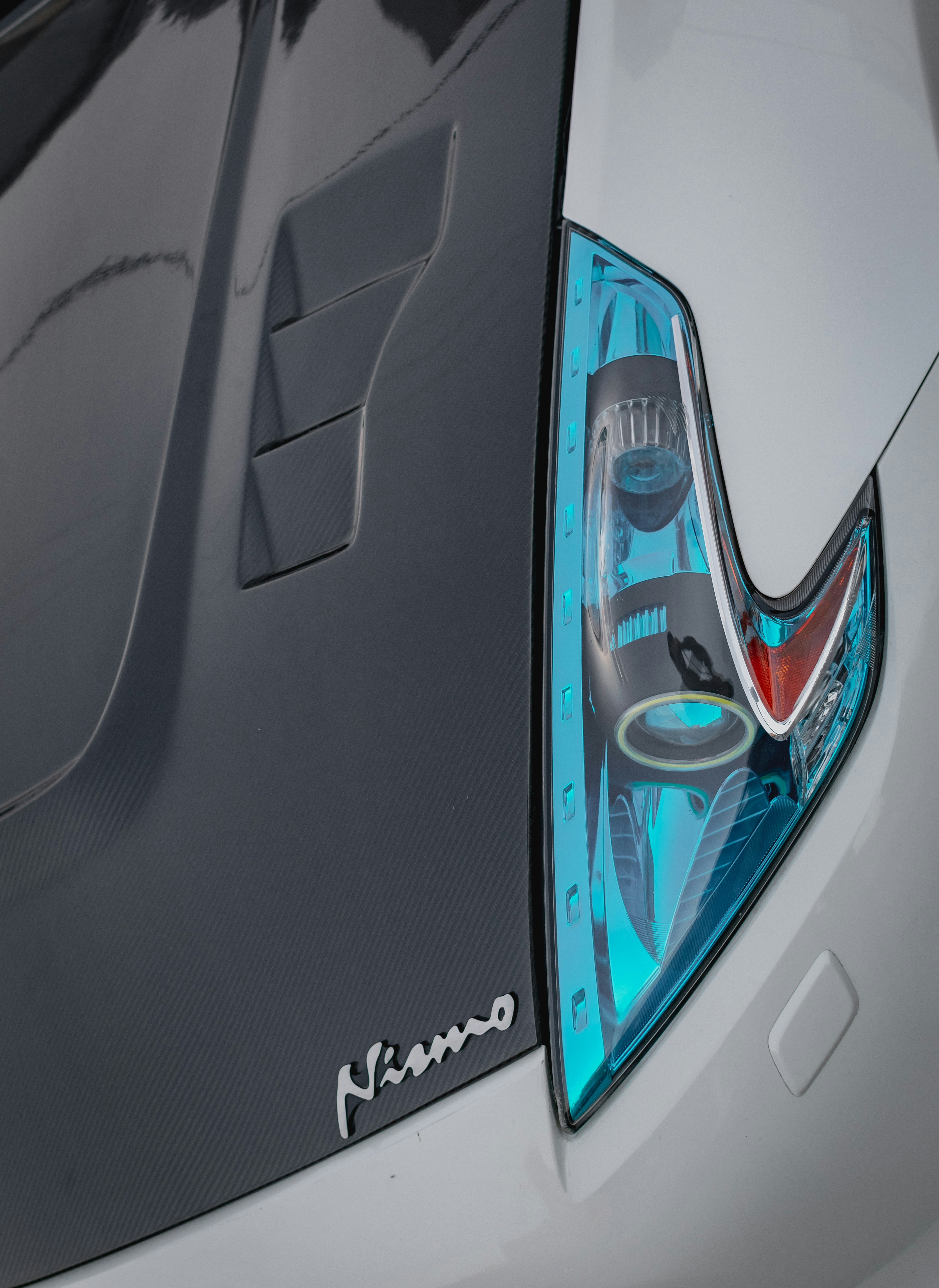Blue vehicle headlight photo – Free Ahvaz Image on Unsplash