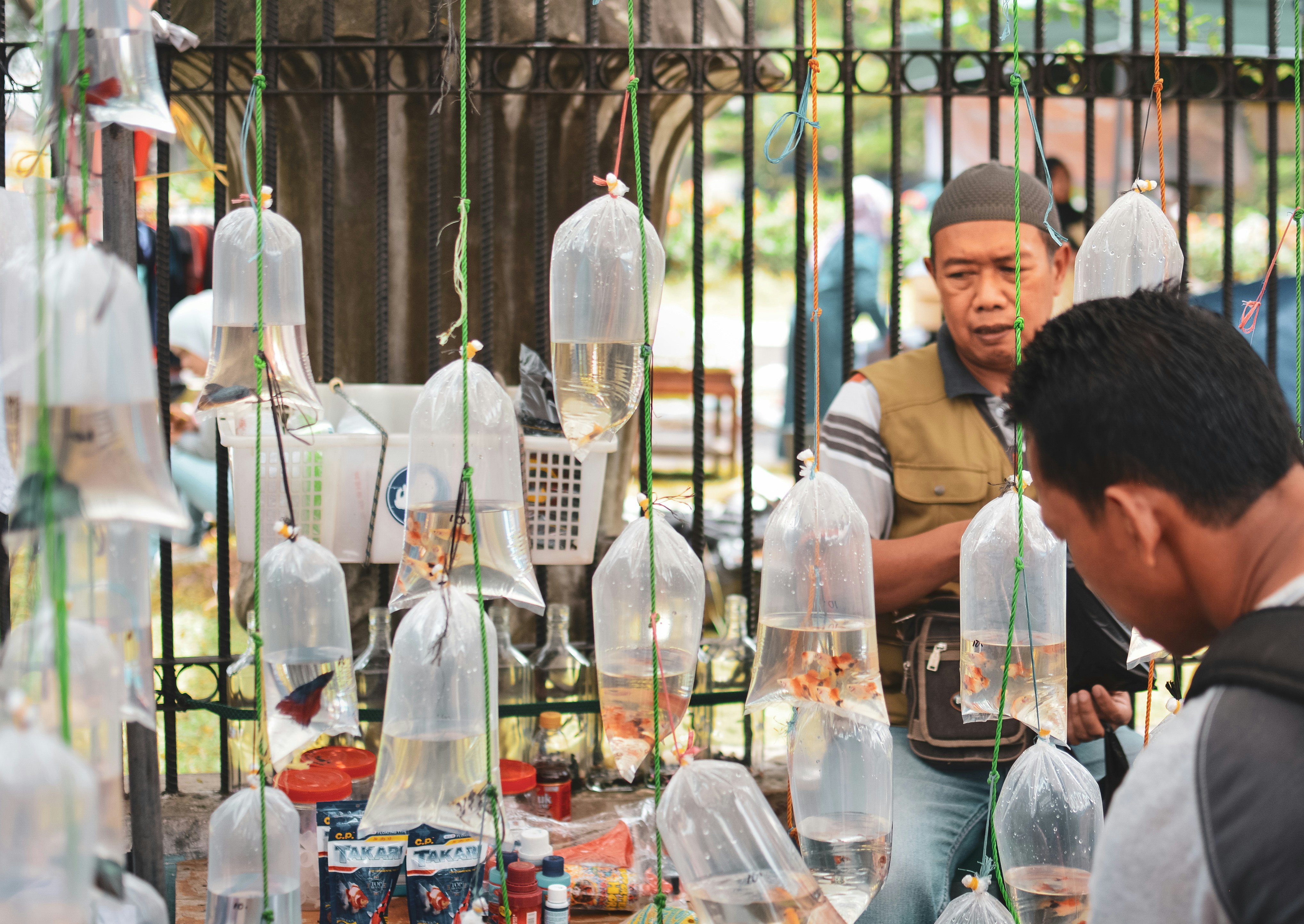 Retail Workers Pictures | Download Free Images on Unsplash