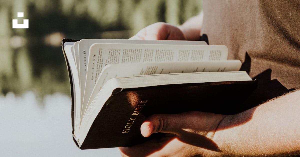 Personne lisant la Sainte Bible photo – Photo Bible Gratuite sur Unsplash Personne lisant la Sainte Bible photo – Photo Bible Gratuite sur Unsplash