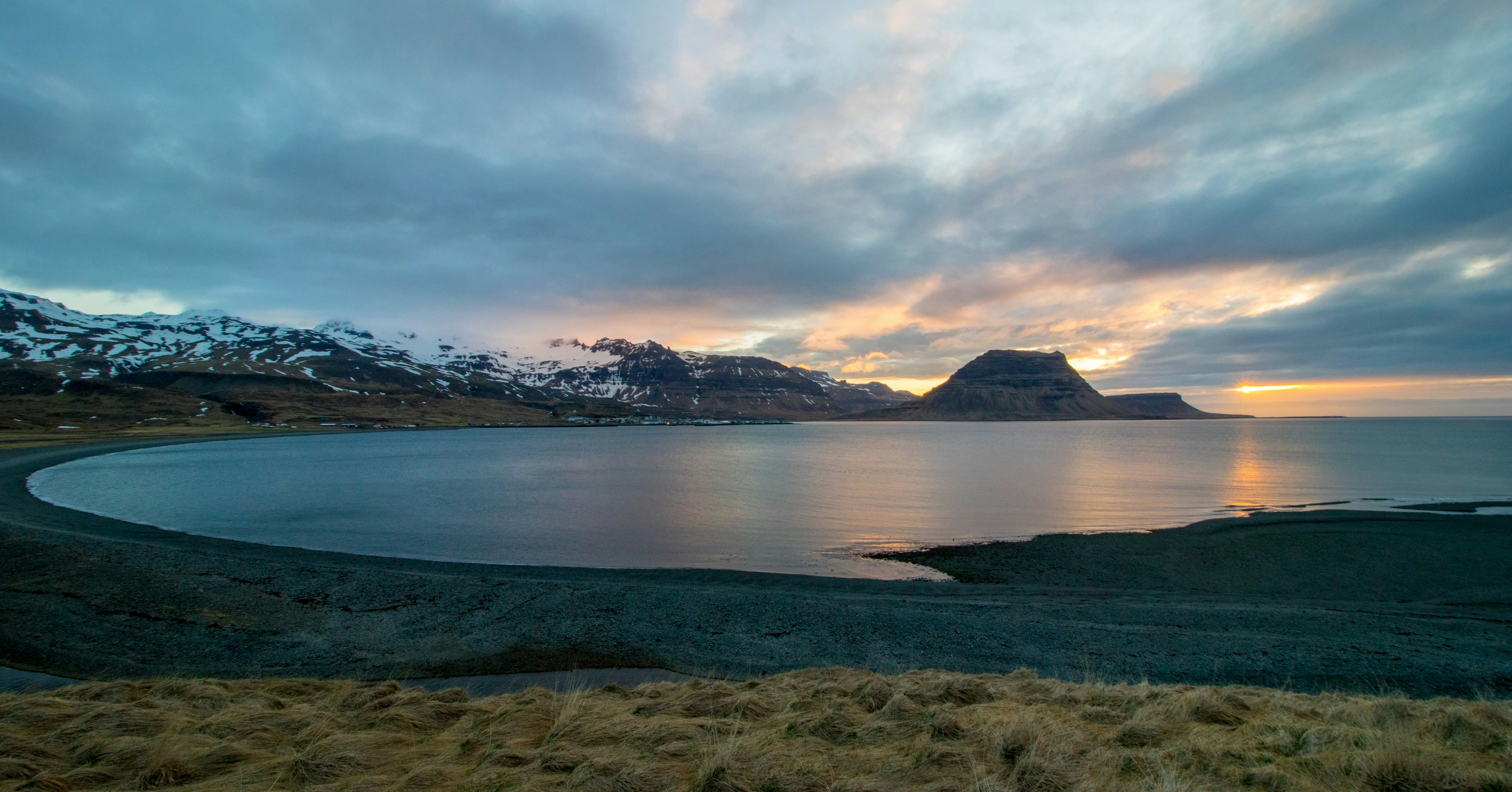 View of shore by the beach photo – Free Iceland Image on Unsplash