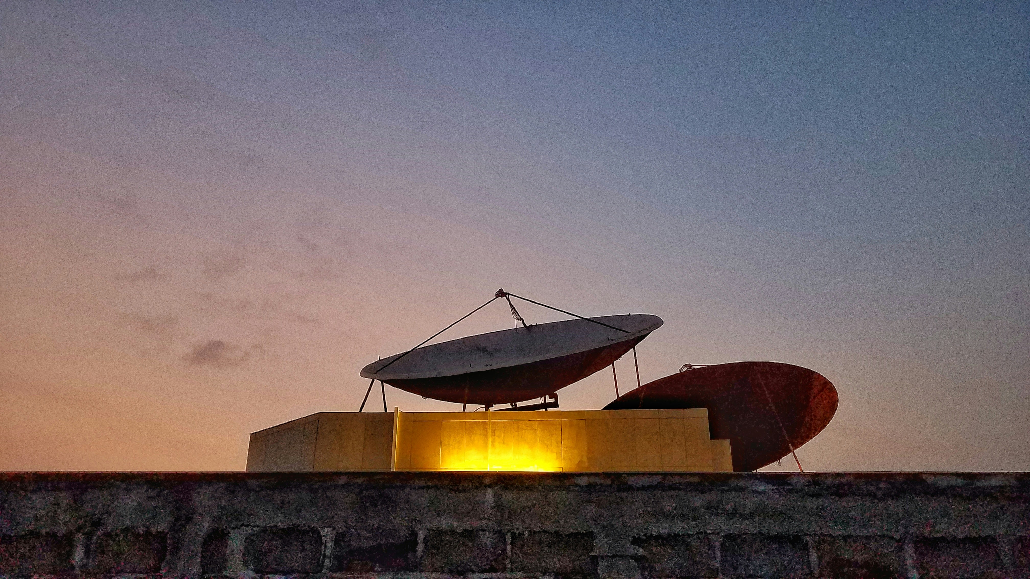 Gray signal disk photo – Free Night Image on Unsplash