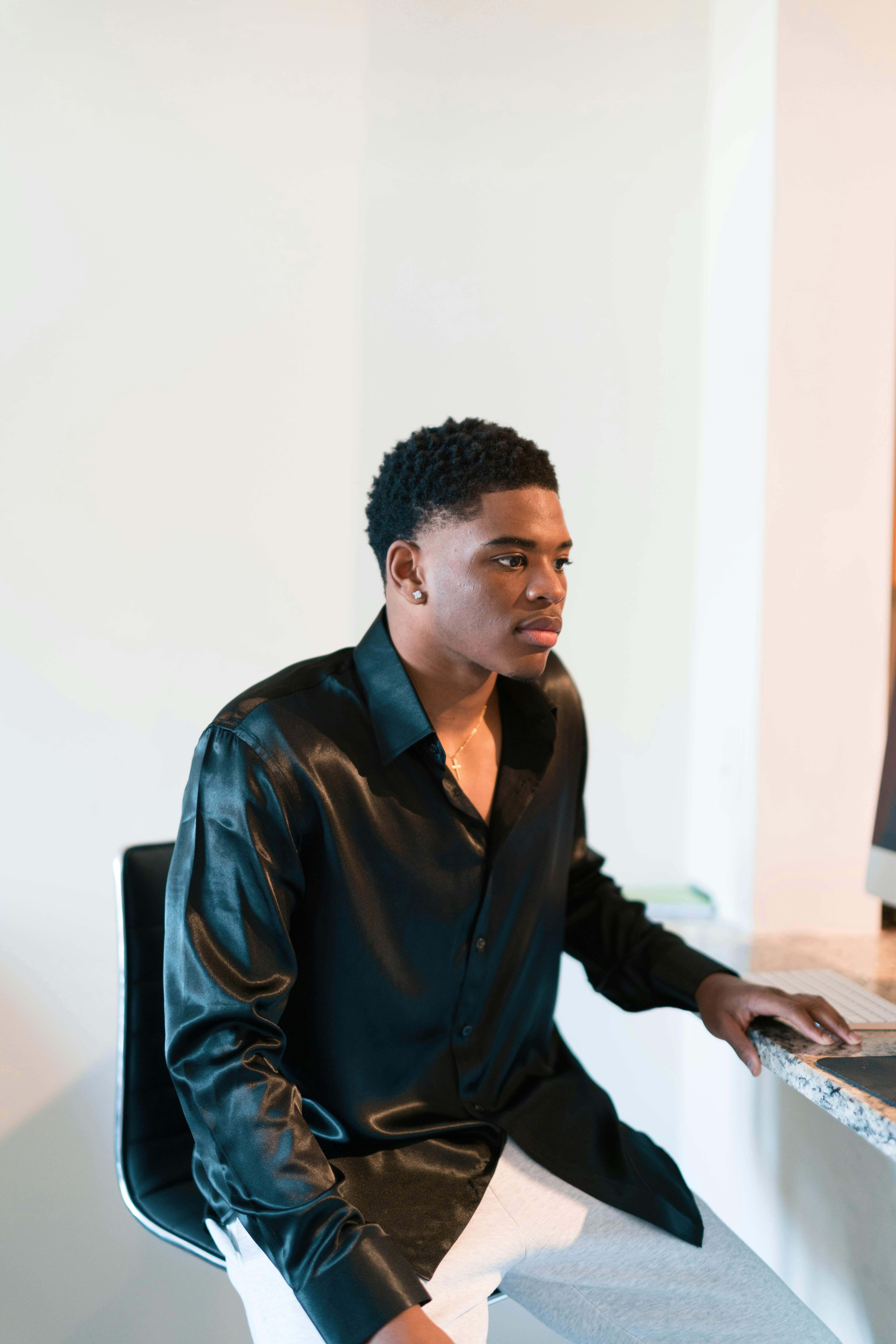 Midday Focus: A sharp portrait of intent in satin black