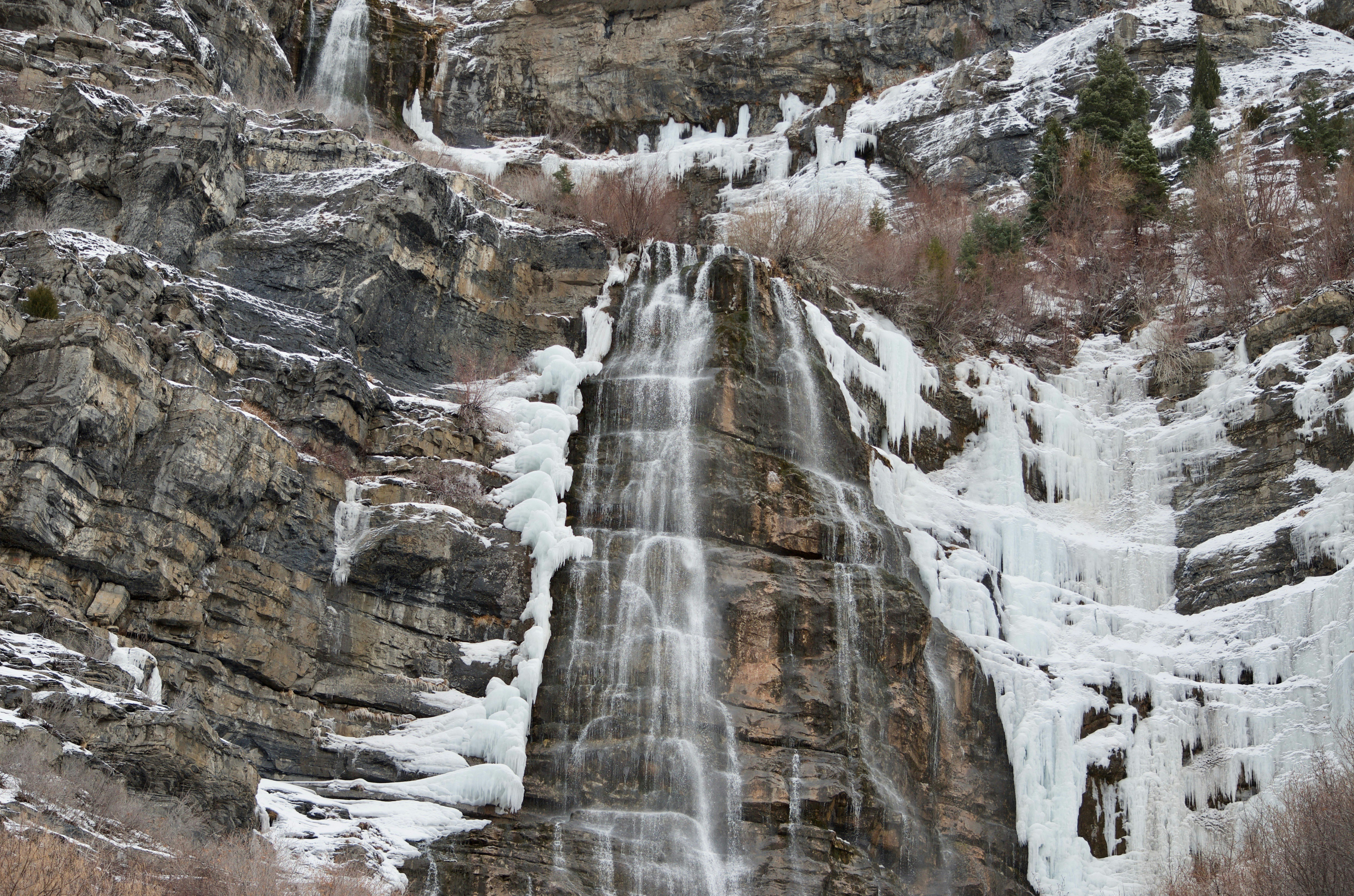 waterfalls during daytime