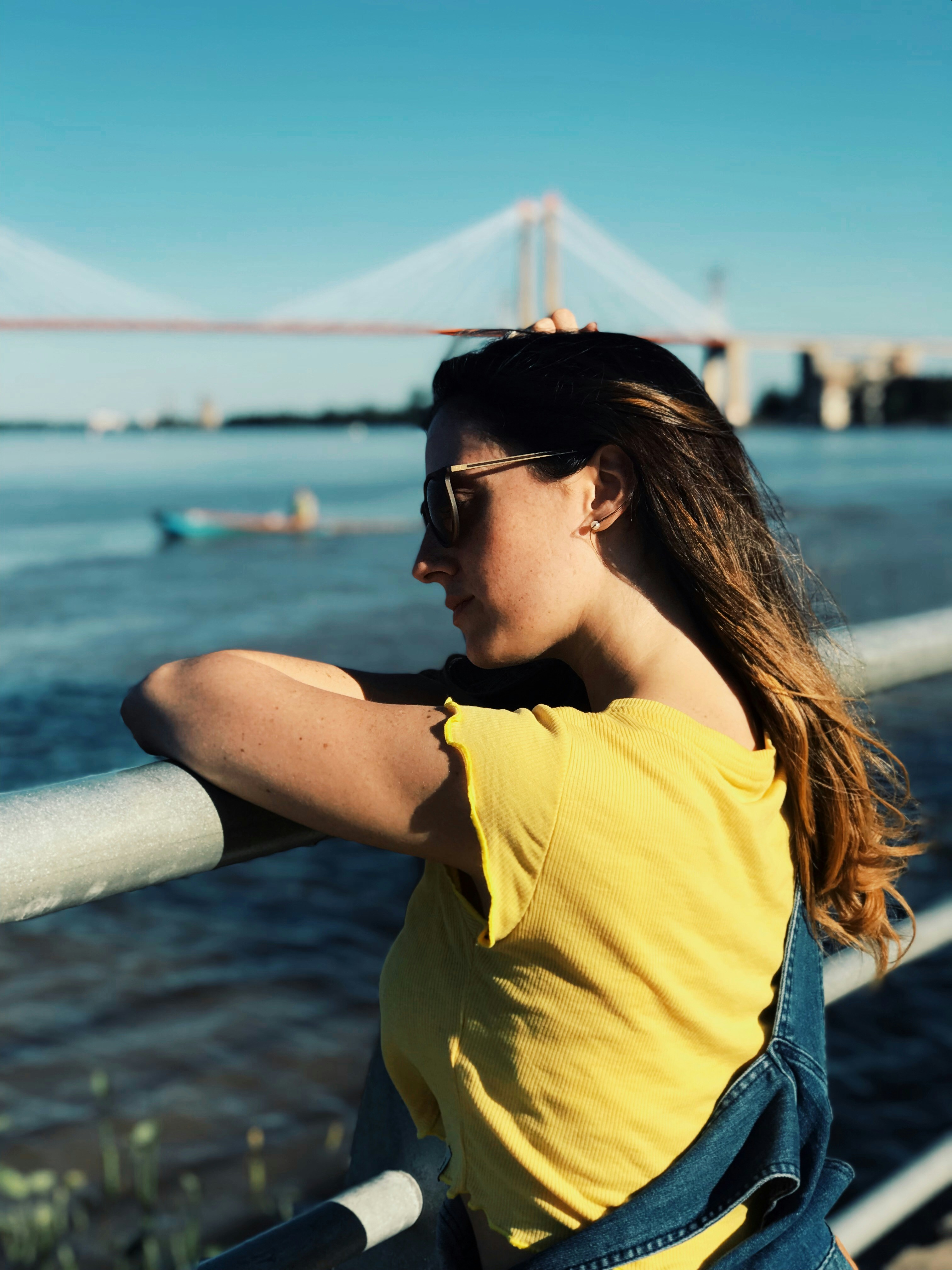 Femme portant un haut jaune photo – Photo Zárate Gratuite sur Unsplash