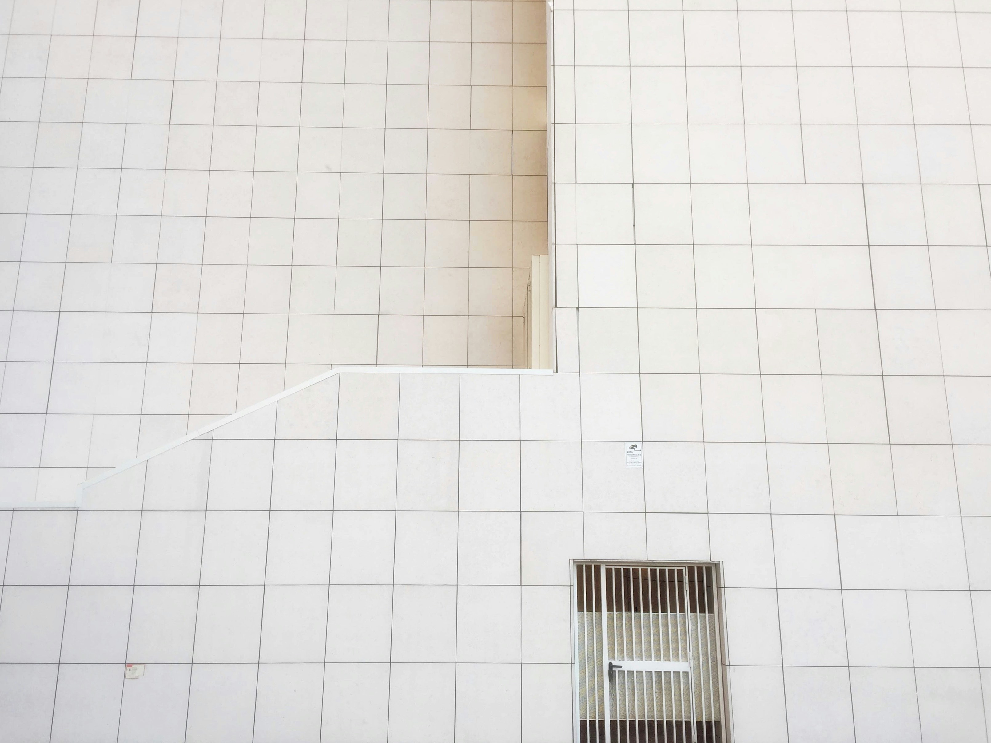 Minimalist Facade: Grid of Quiet Tiles and a Subtle Vent
