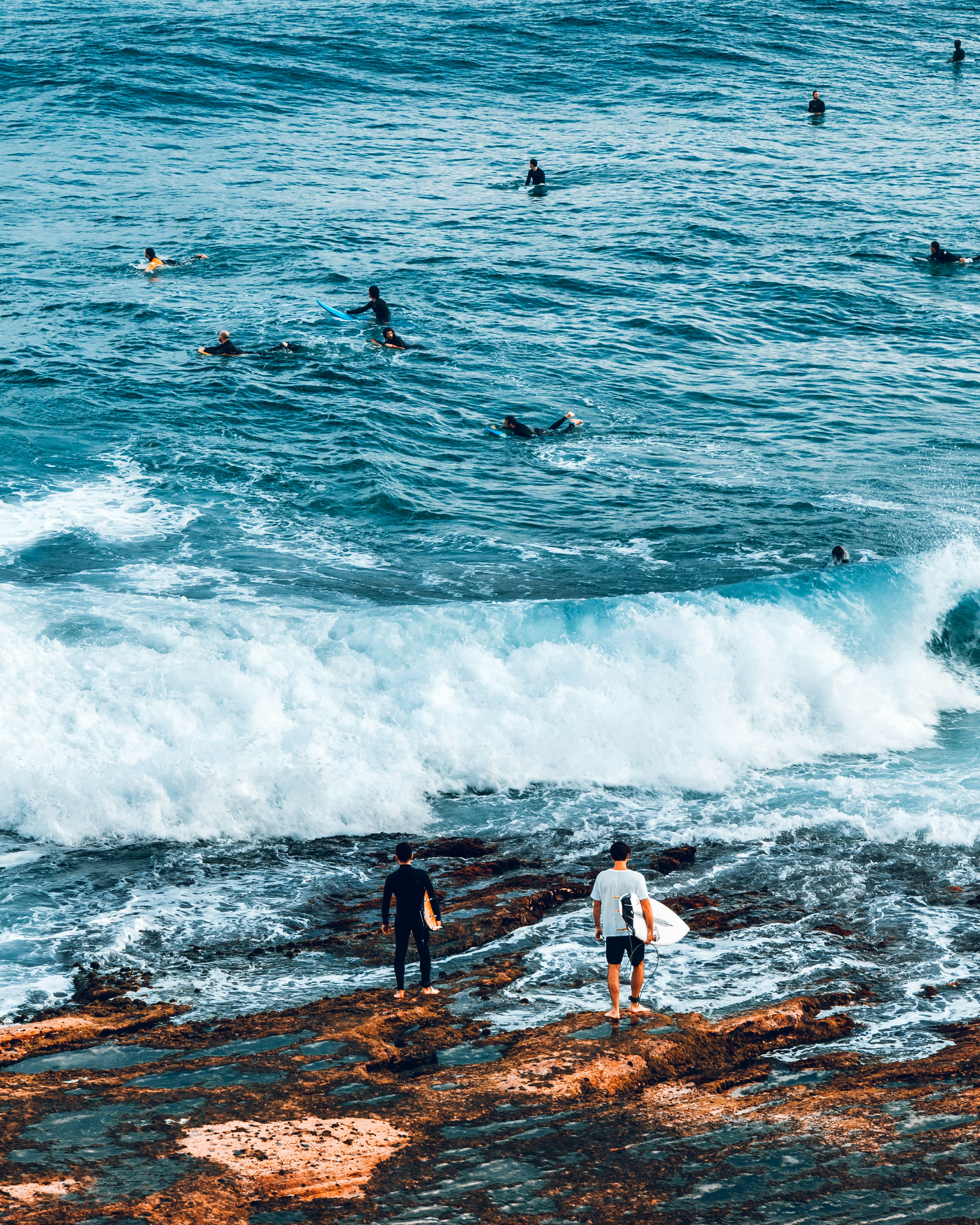 two man carrying surfboard near sea during daytimeKevin Bosc