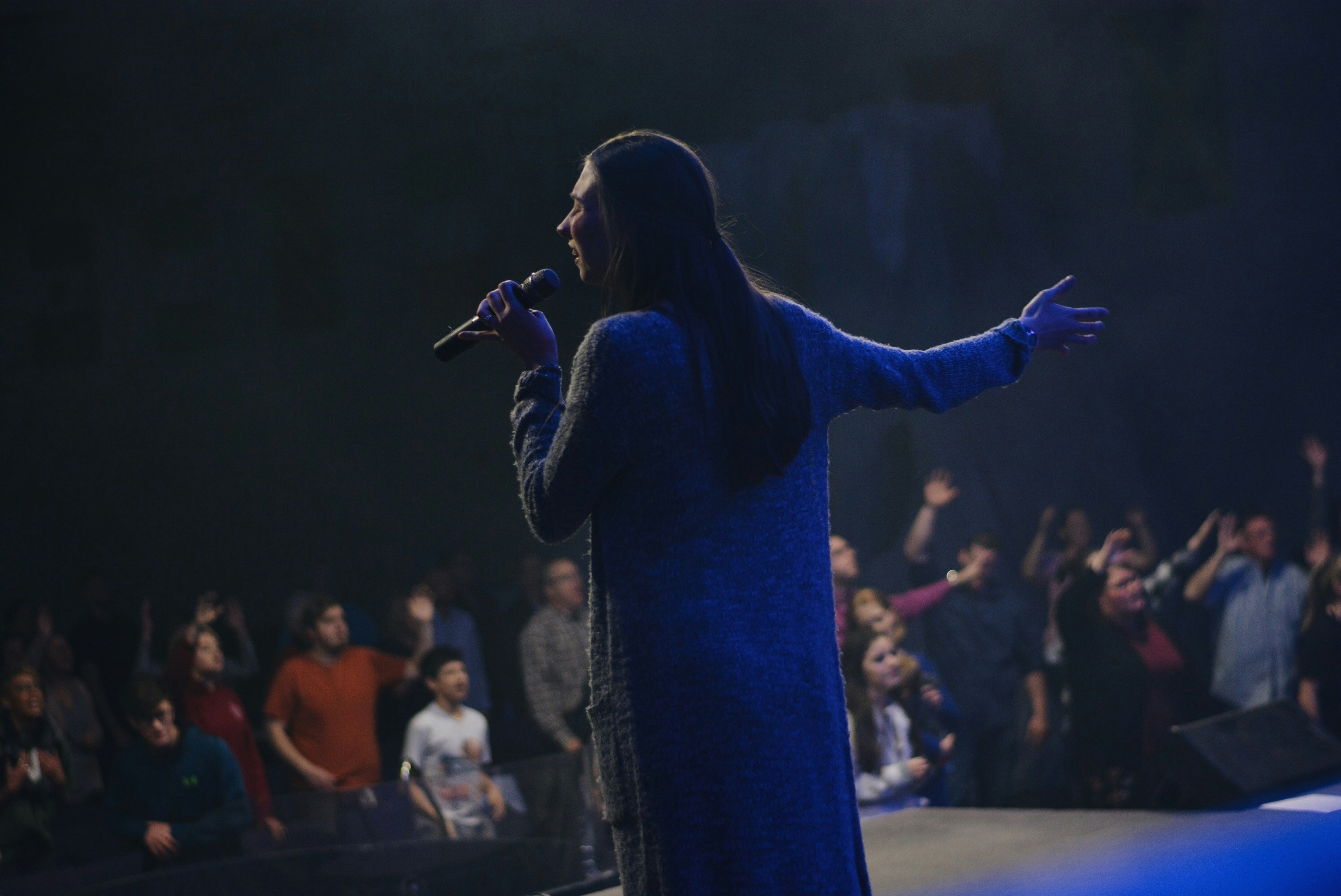 Person speaking through microphone photo – Free Person Image on Unsplash