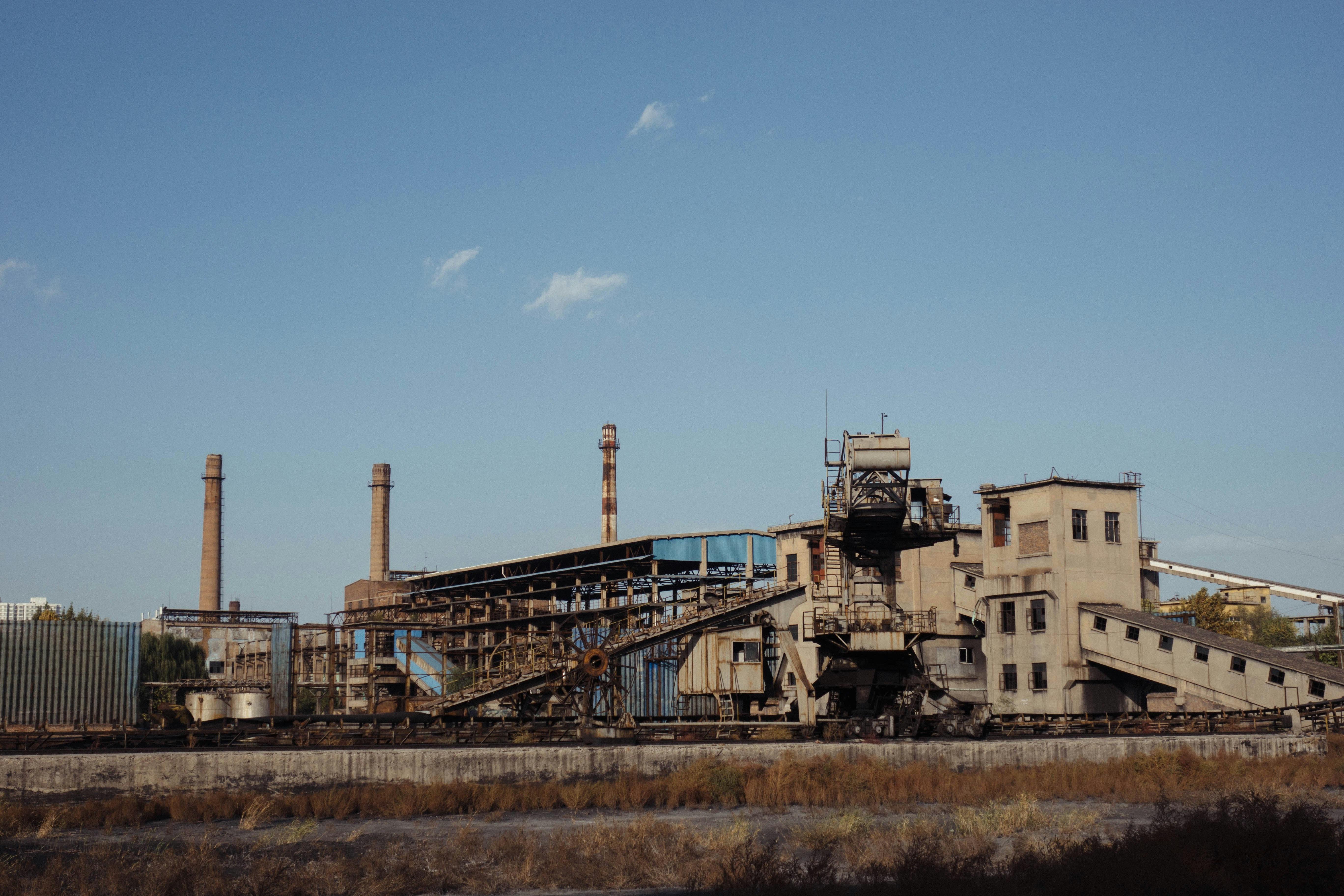 Gray conveyor machine under blue sky during daytime photo – Free Linfen ...