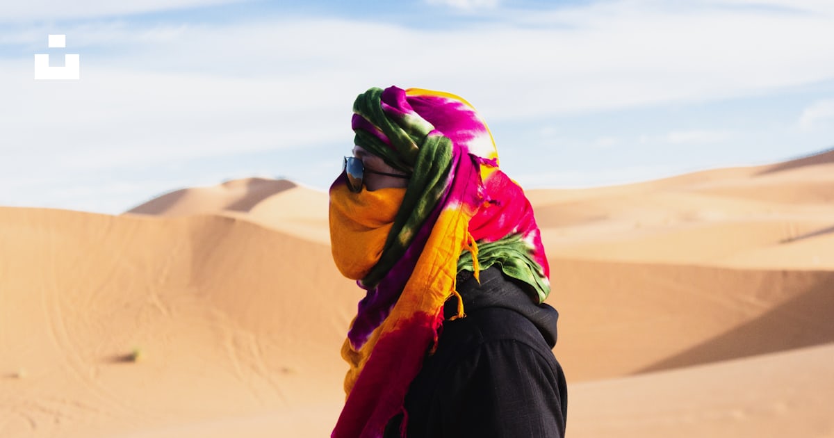 Foto Persona De Pie En El Desierto Durante El Día Imagen Naturaleza