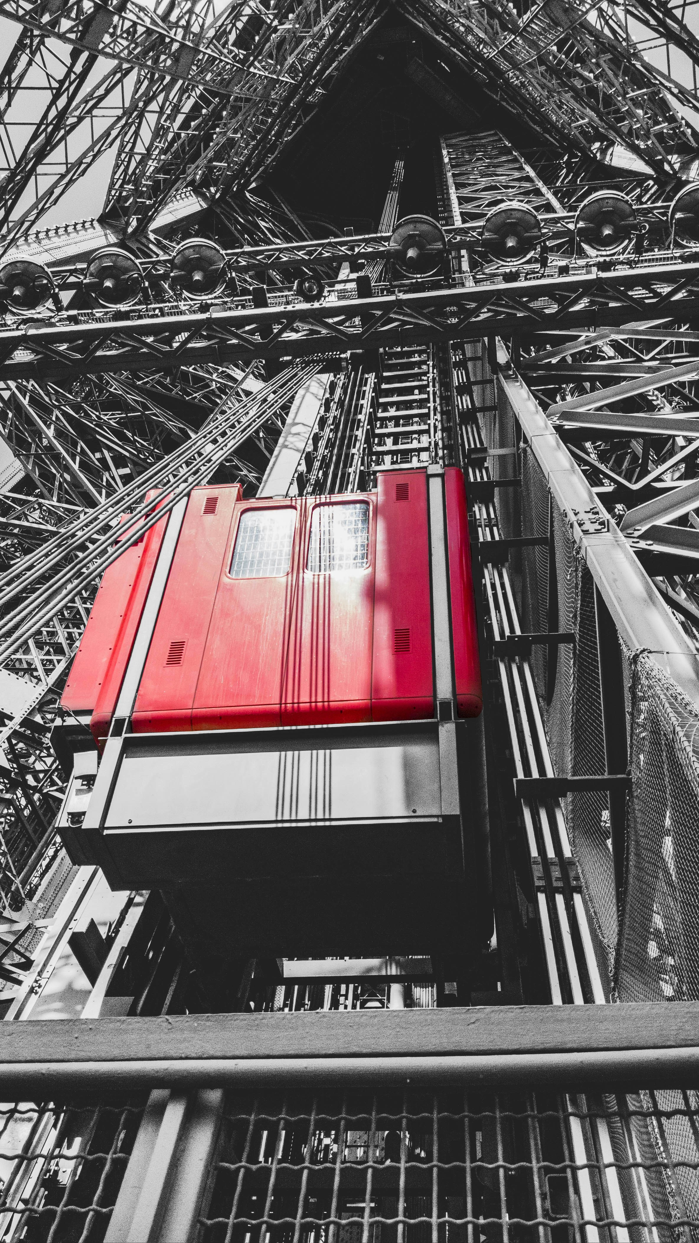 Low-angle photography of elevator photo – Free Paris Image on Unsplash