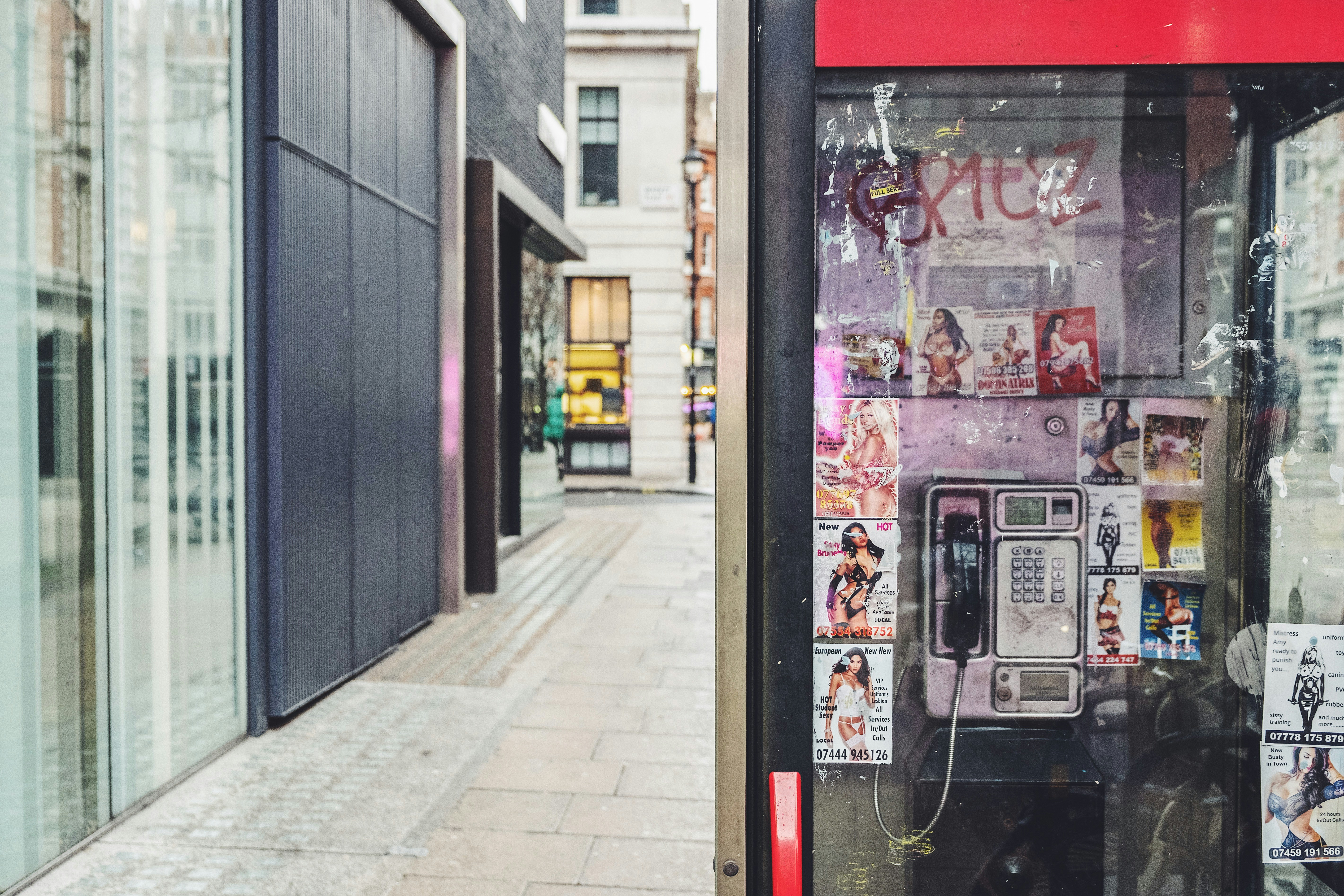 Payphone near building photo – Free London Image on Unsplash