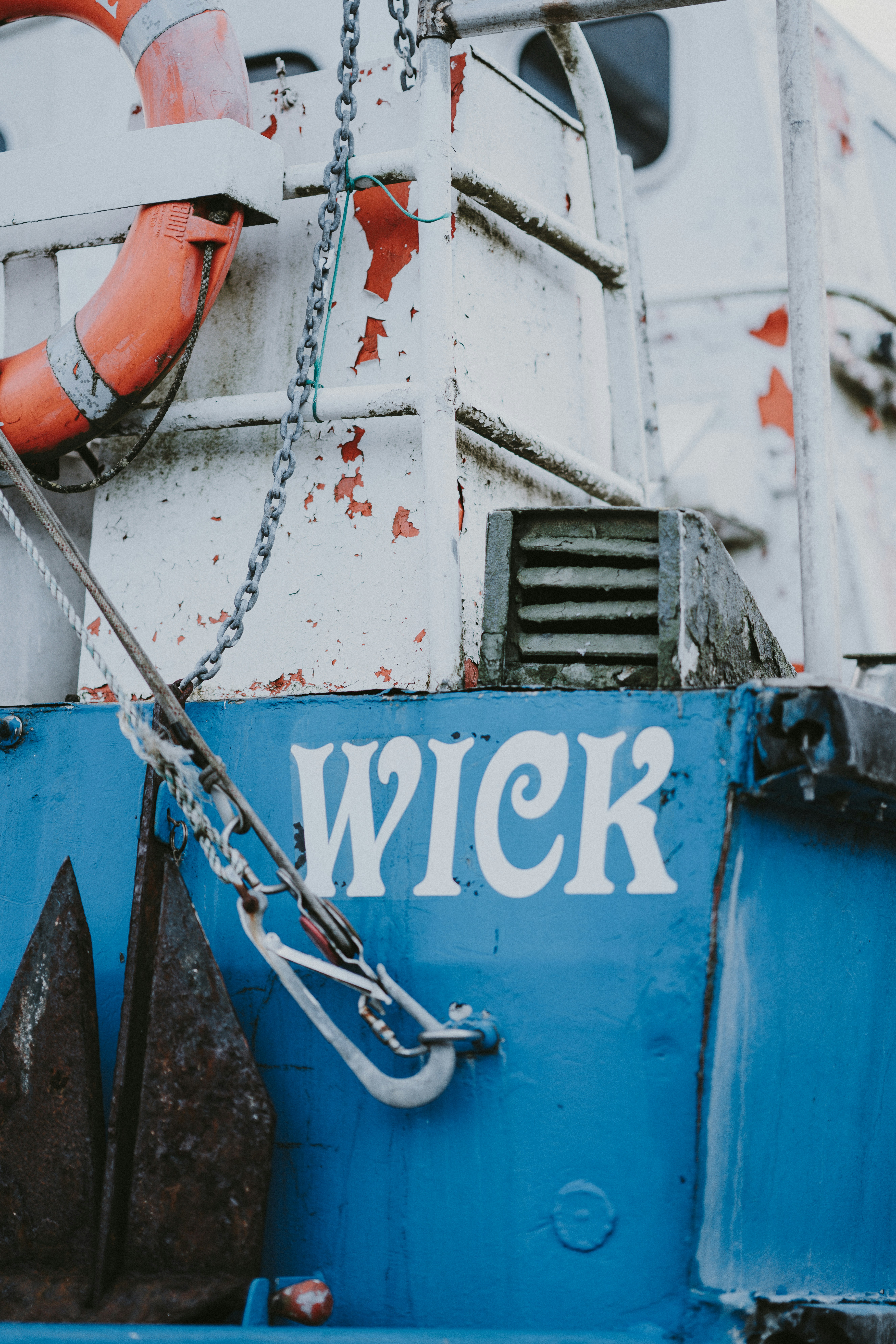 Blue and white Wick ship photo – Free Boat Image on Unsplash