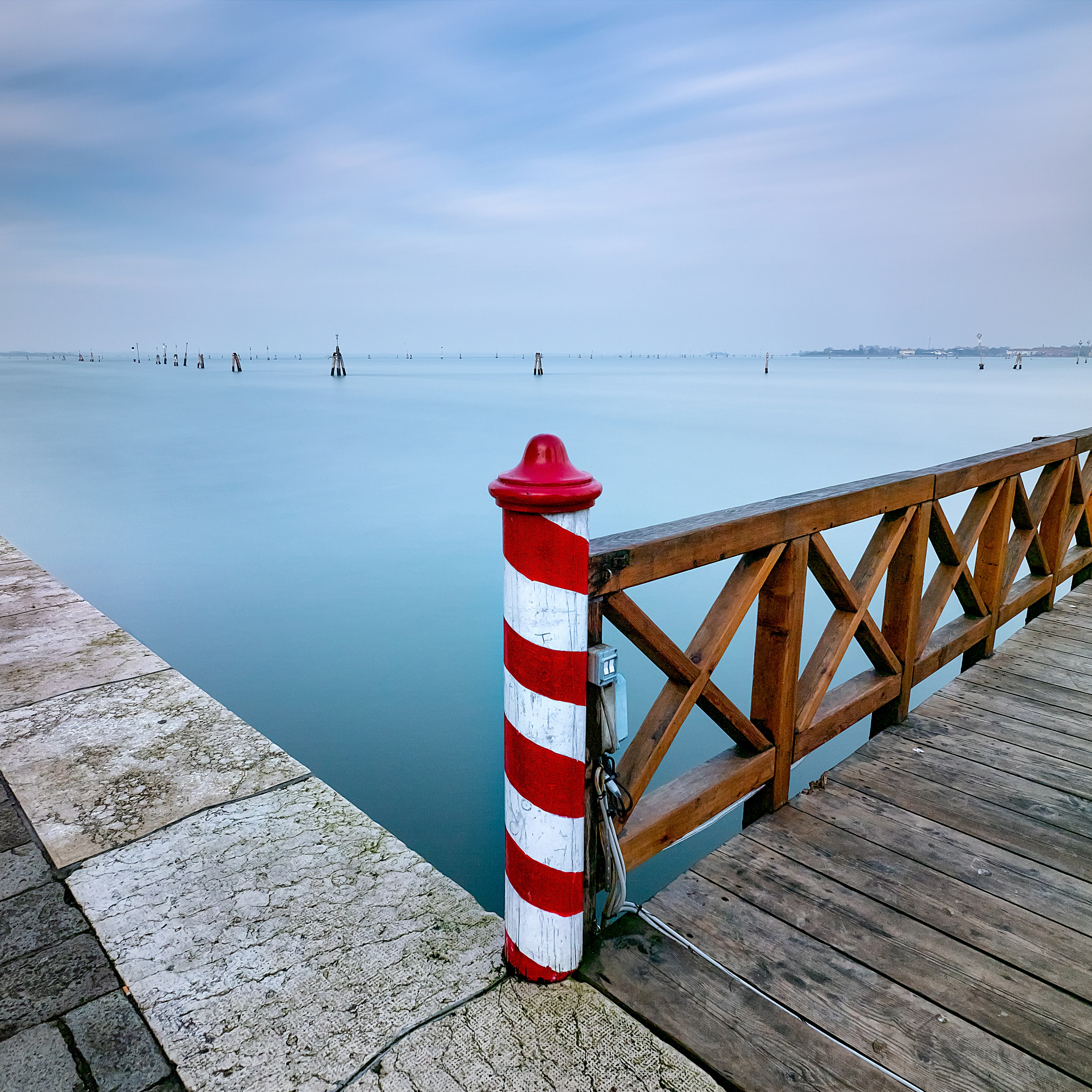 Red and white pole near dock photo – Free Boardwalk Image on Unsplash