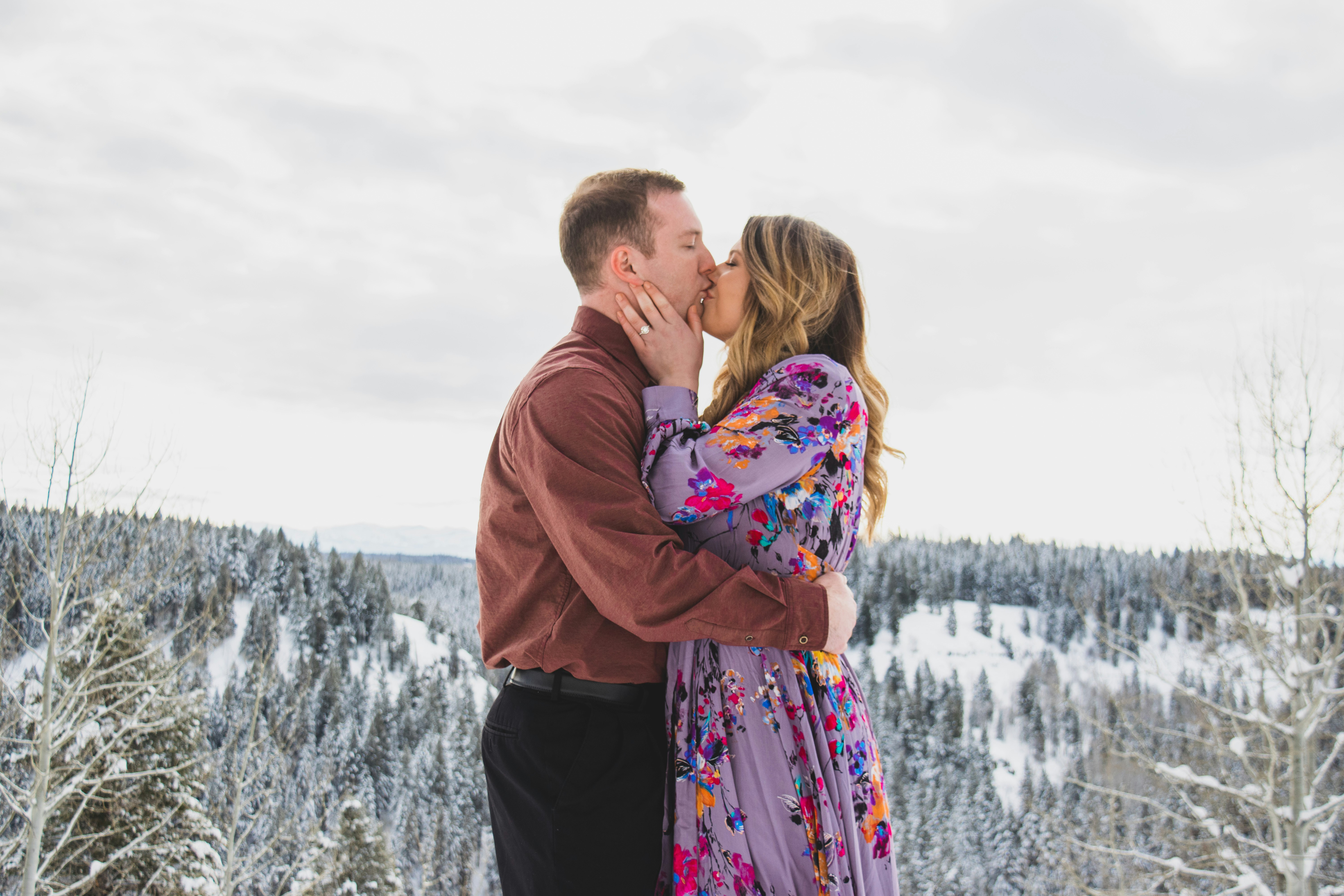 Man kissing woman on grass field photo – Free Human Image on Unsplash