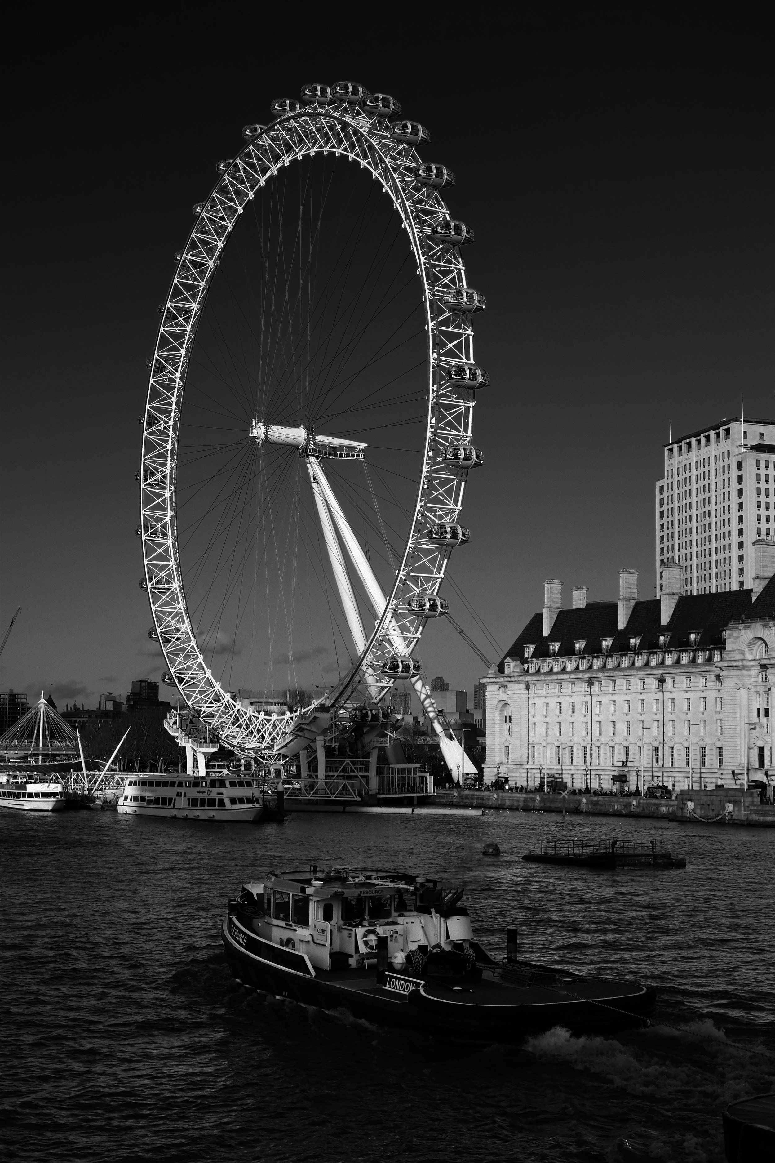 Grayscale photography of London Eye photo – Free Grey Image on Unsplash