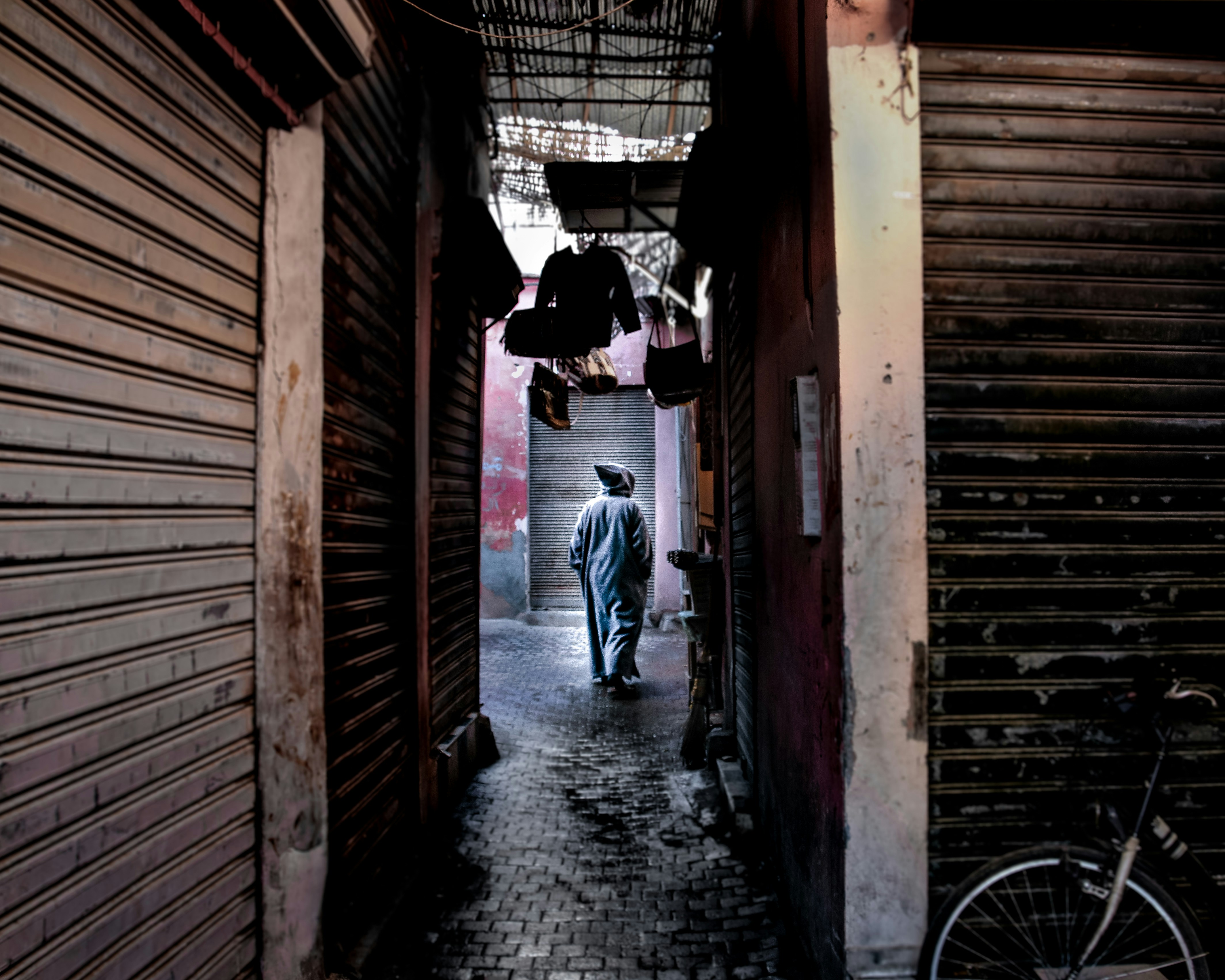 Person walking between walls photo – Free Marrakech Image on Unsplash