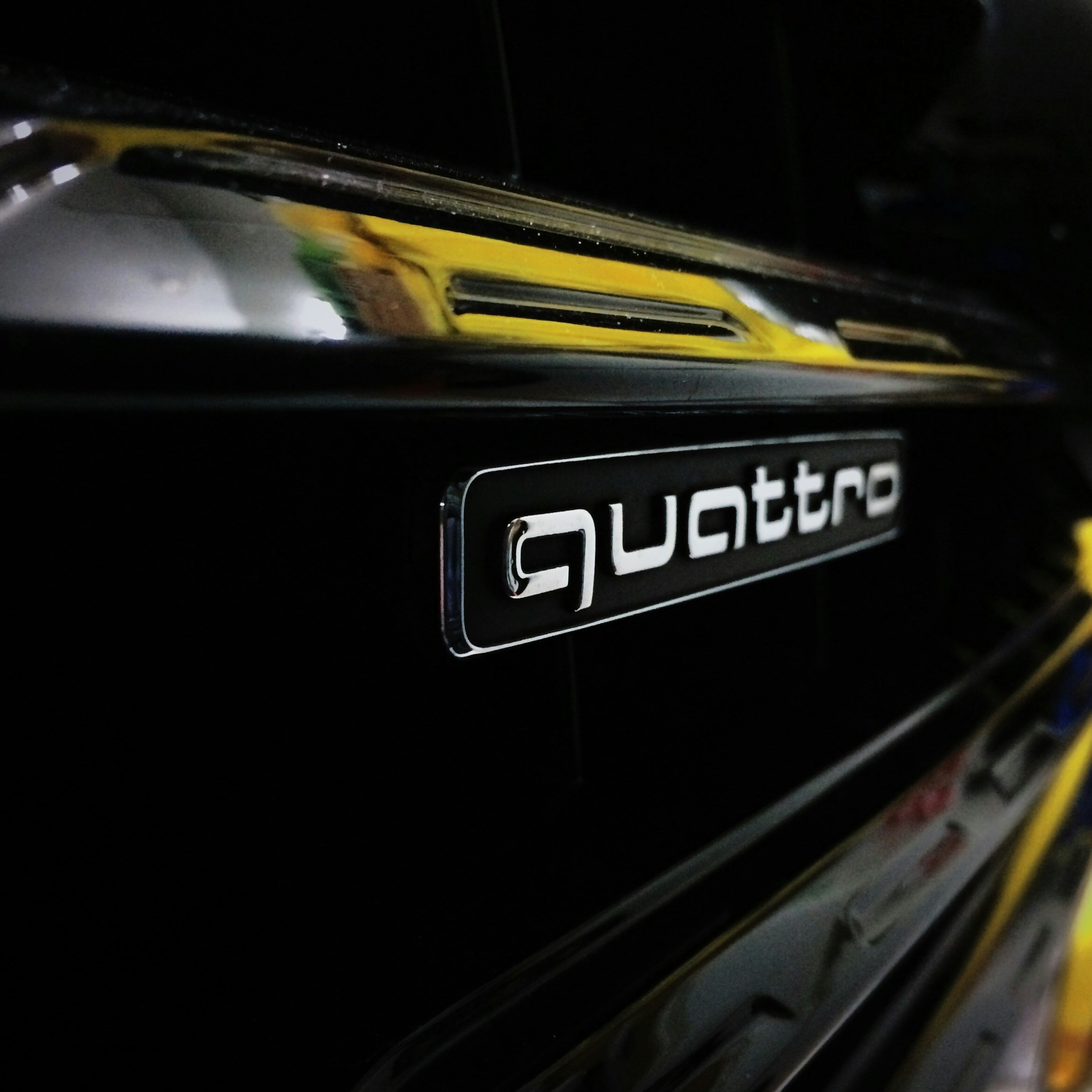 Quattro logo photo photo – Free Trademark Image on Unsplash