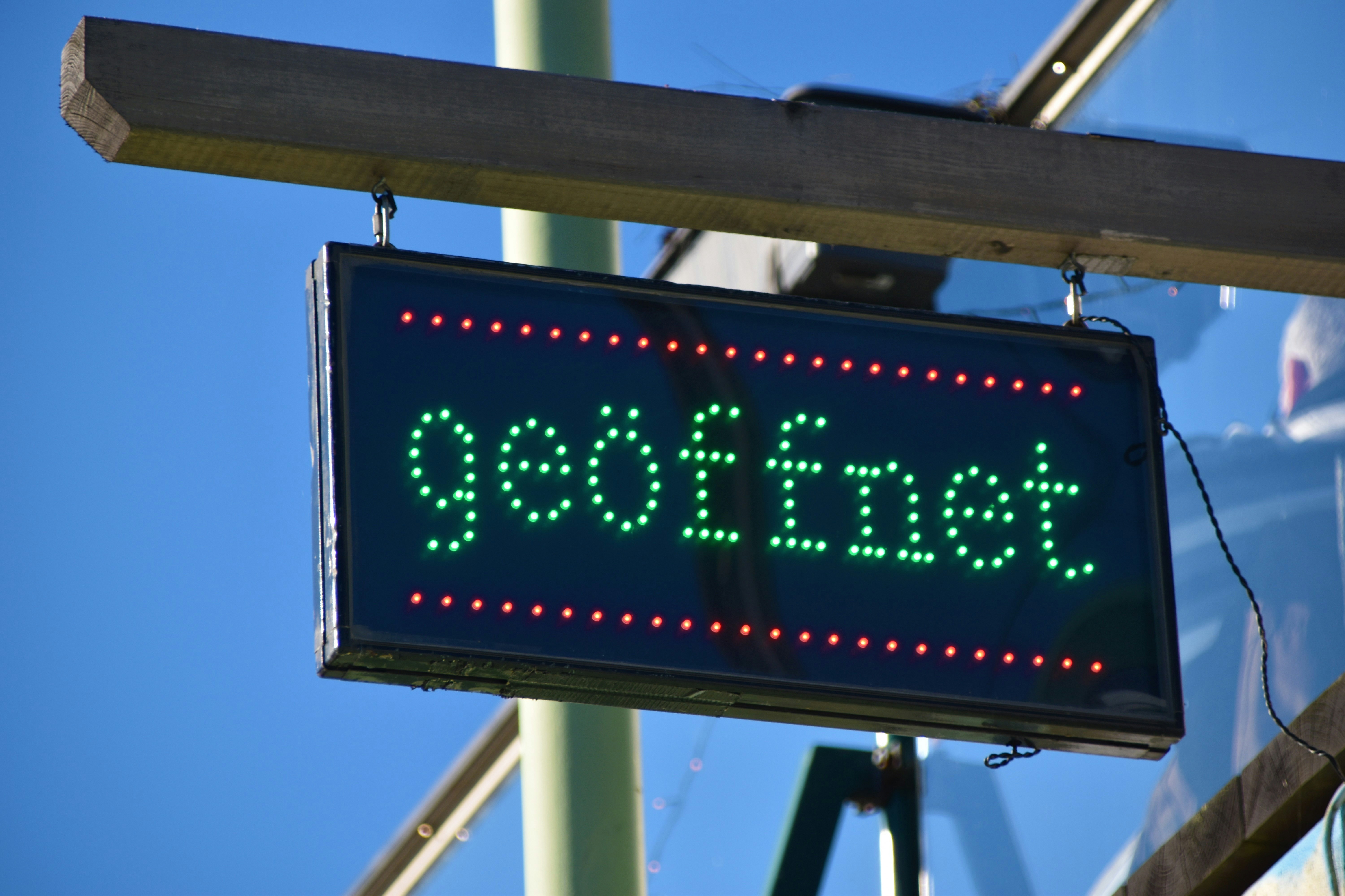 Geoffnet LED signage photo – Free Green Image on Unsplash