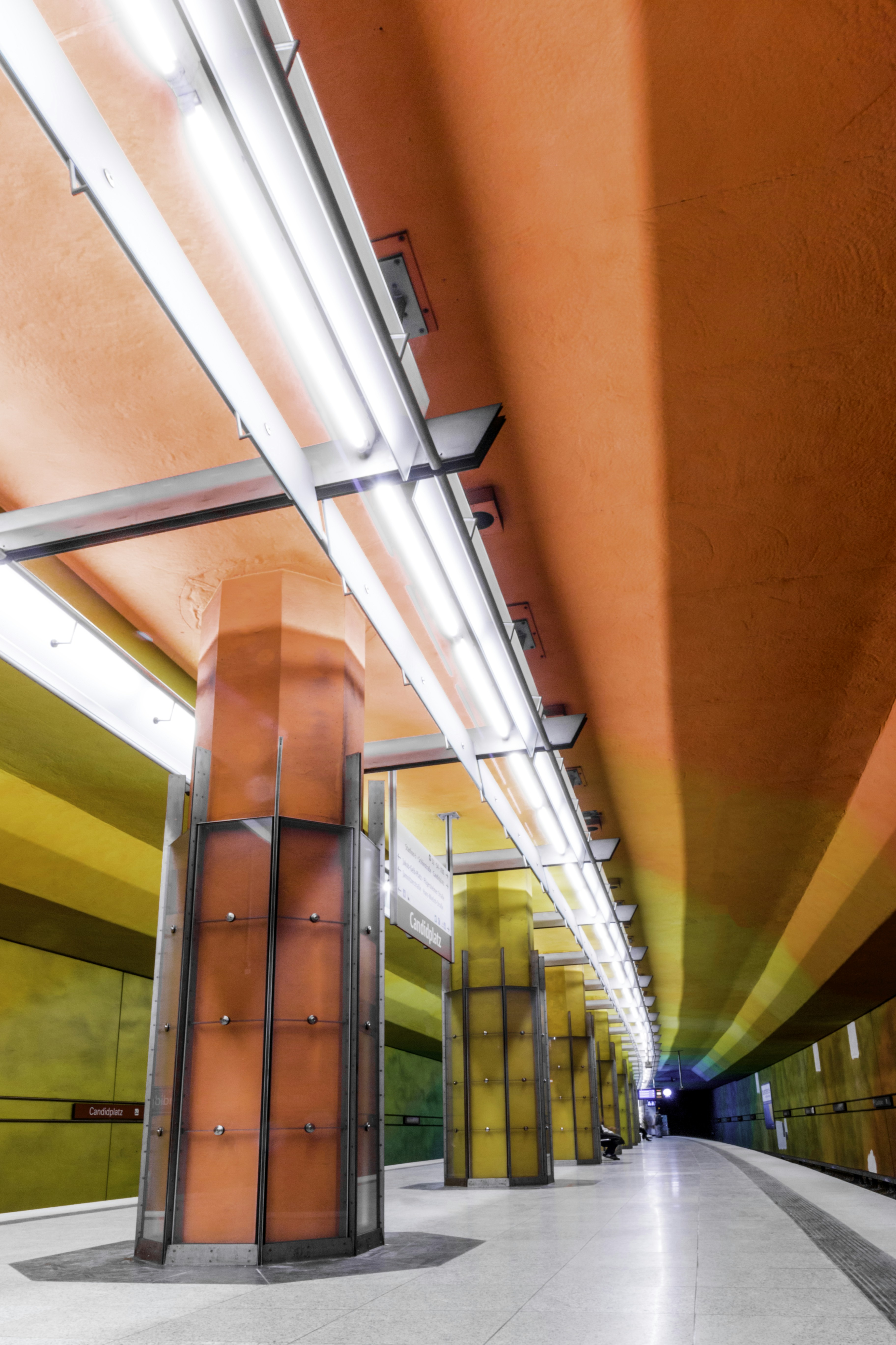 White concrete hallway photo – Free Architecture Image on Unsplash