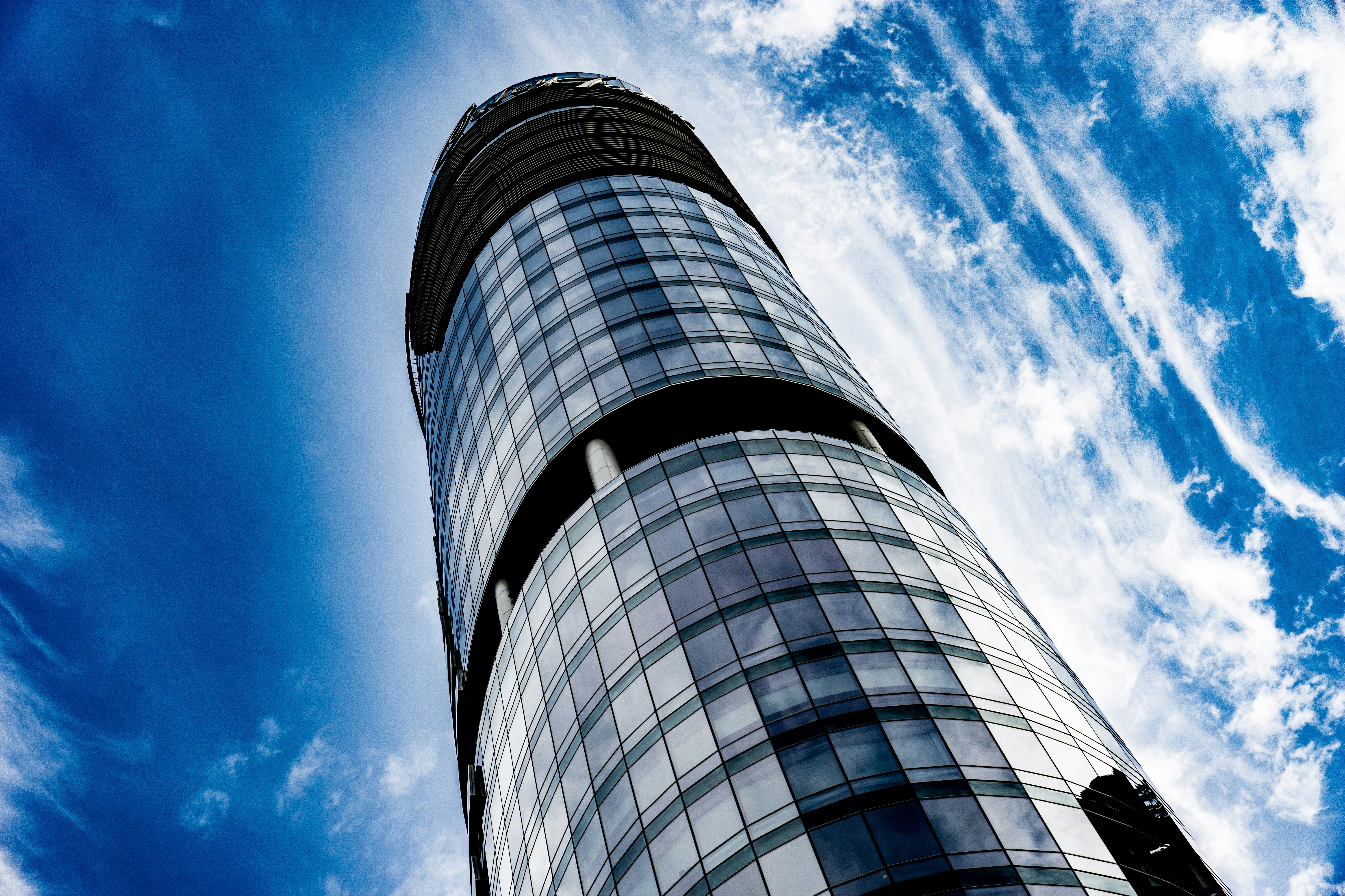 Gra Yand Black Buildingの写真の写真 – Unsplashの無料建物写真