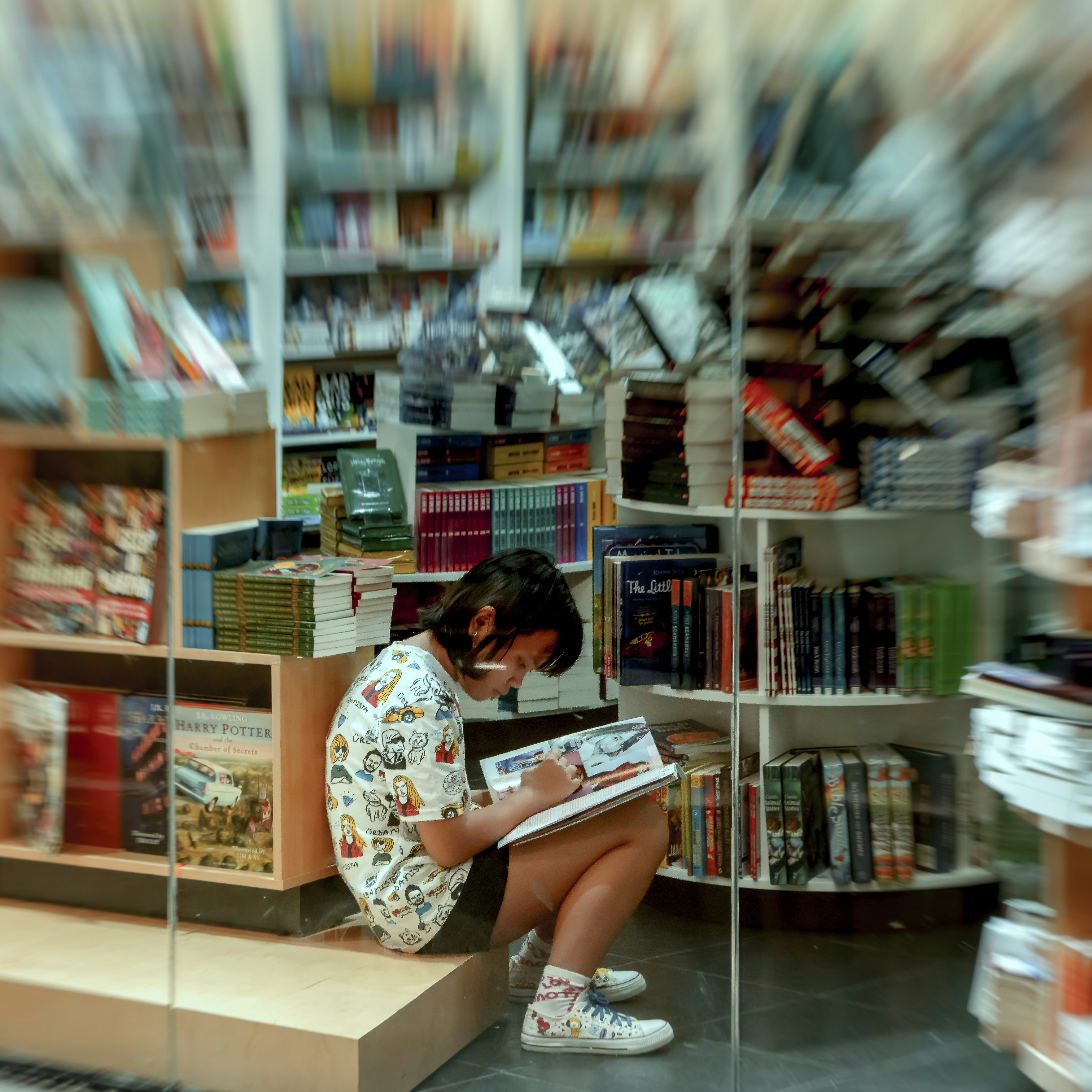 Girl writing in book store photo – Free Furniture Image on Unsplash