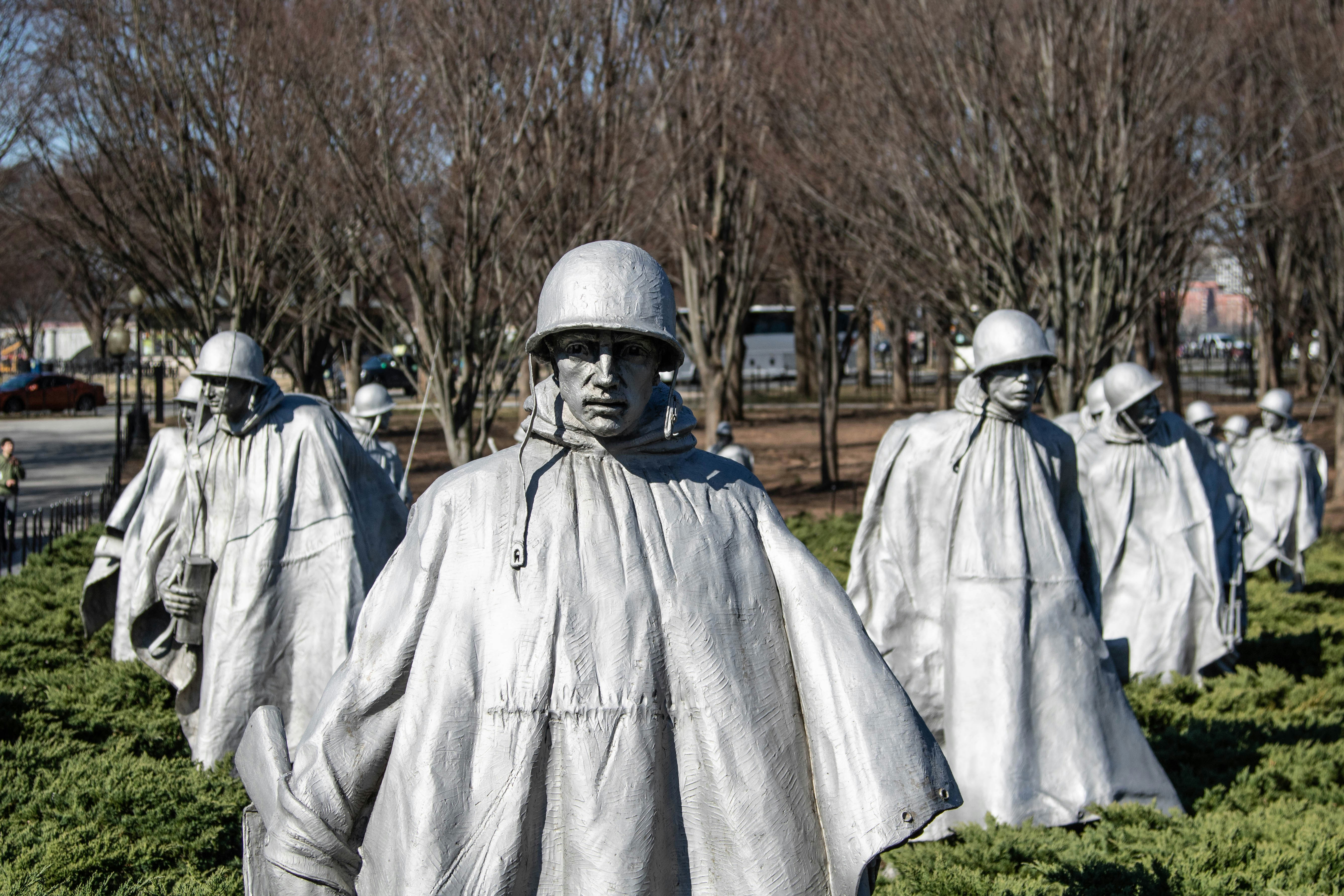 Statue of men photo – Free Apparel Image on Unsplash