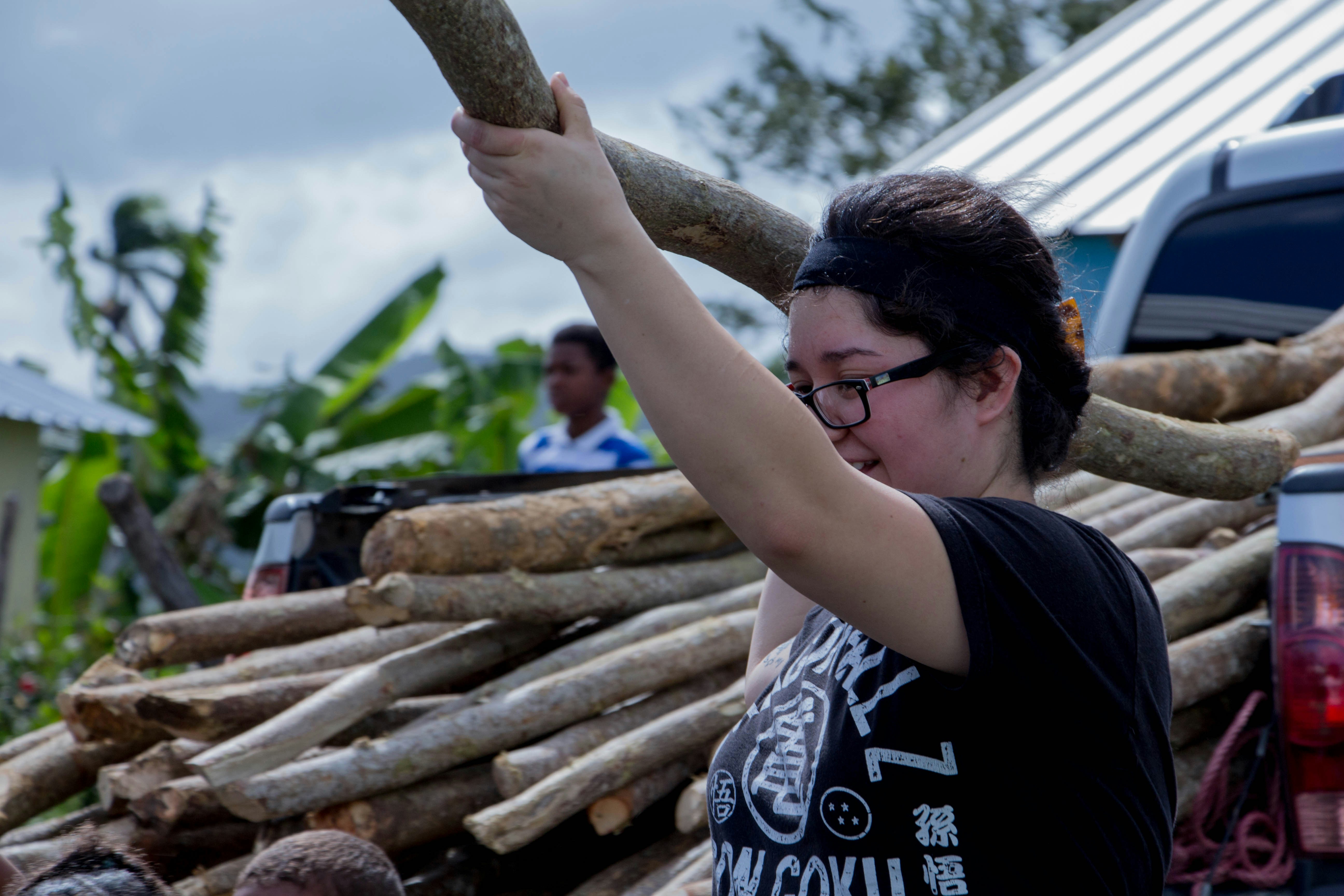 Woman raising left hand photo – Free Women Image on Unsplash
