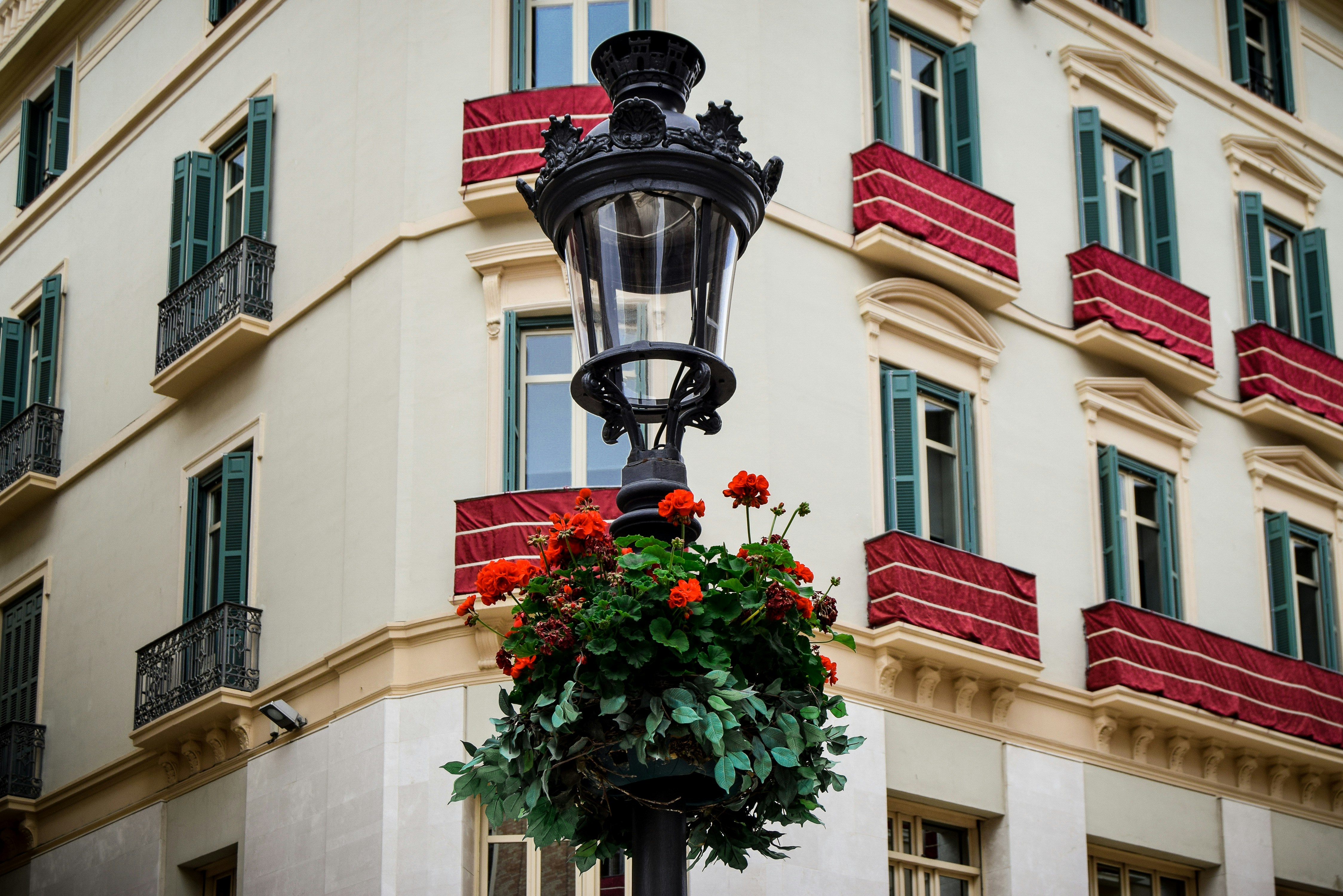 Black street post near building photo – Free Home decor Image on Unsplash