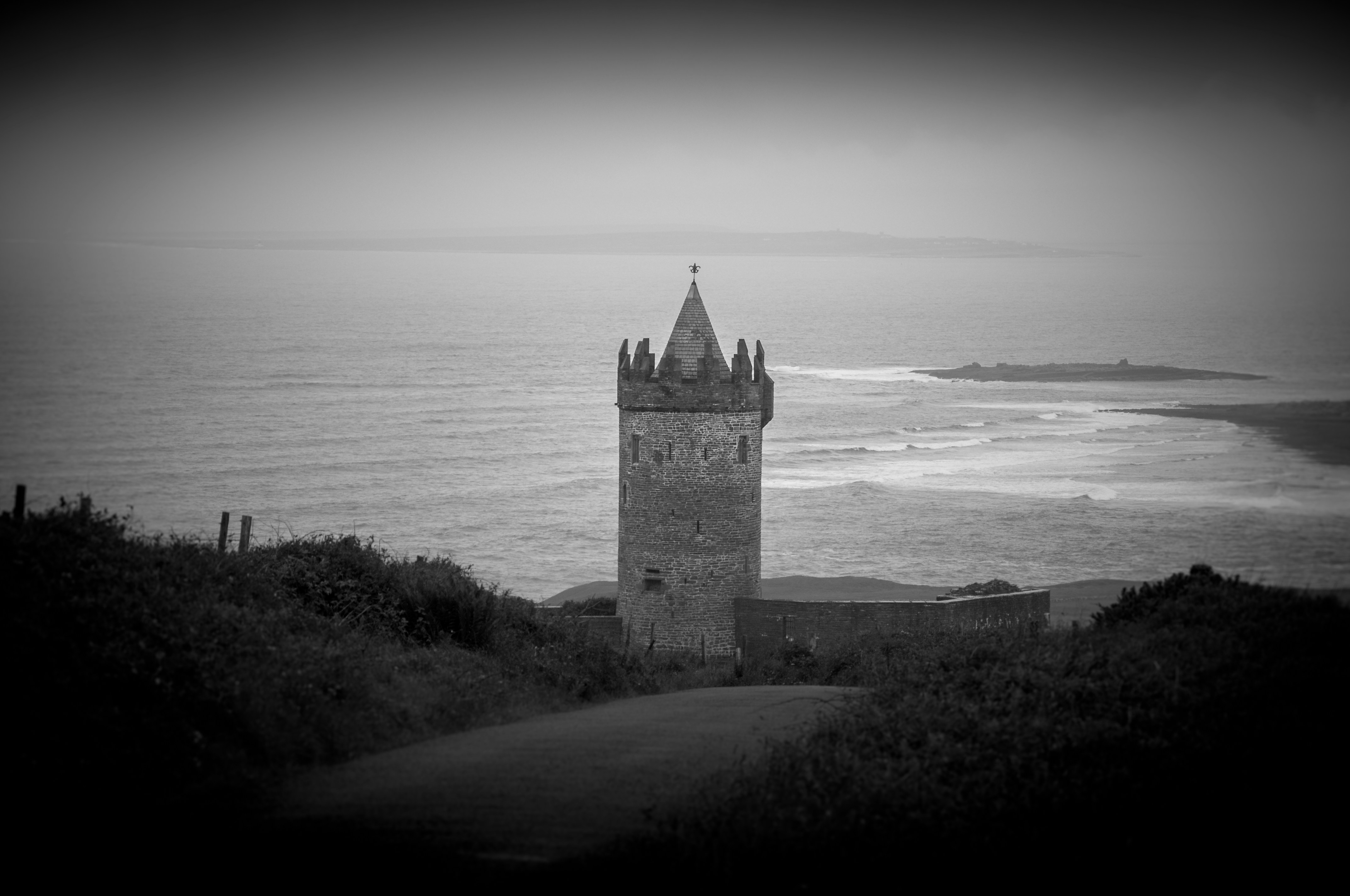 Grayscale photography of castle photo – Free Grey Image on Unsplash