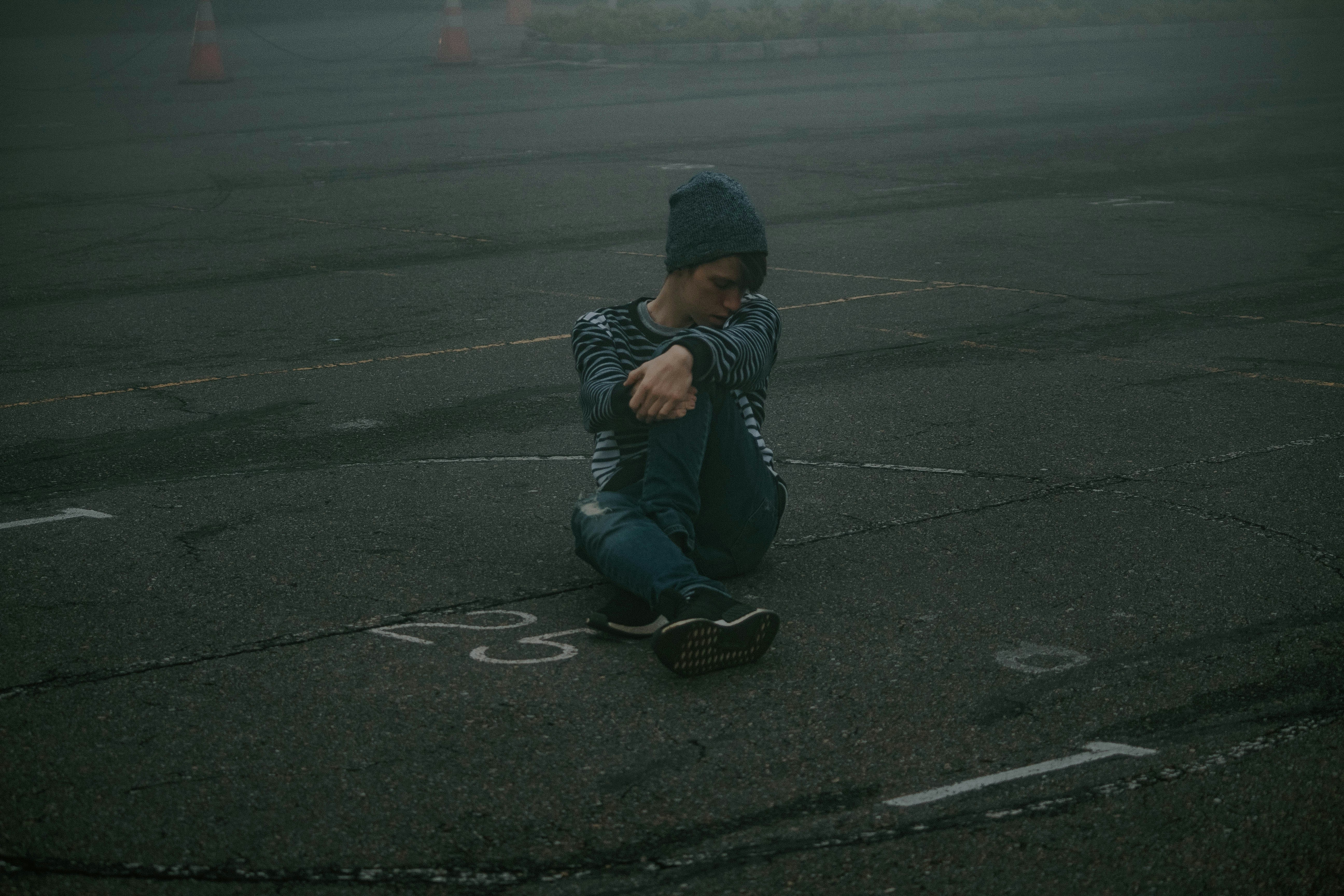 Solitude on Damp Asphalt: A Quiet Pause in a Parking Lot