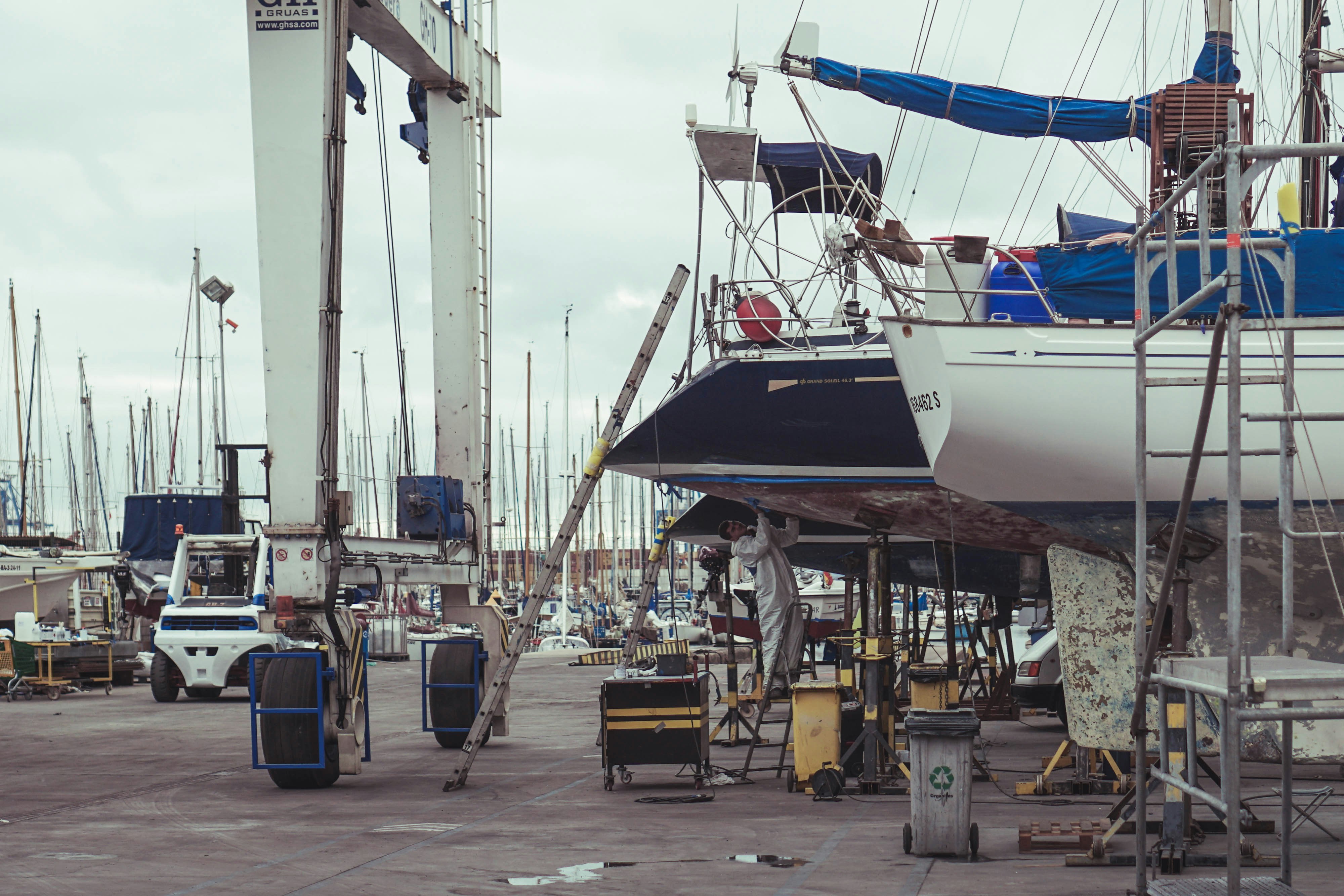 Rigging at Rest: Boats on Stands in a Quiet Marina