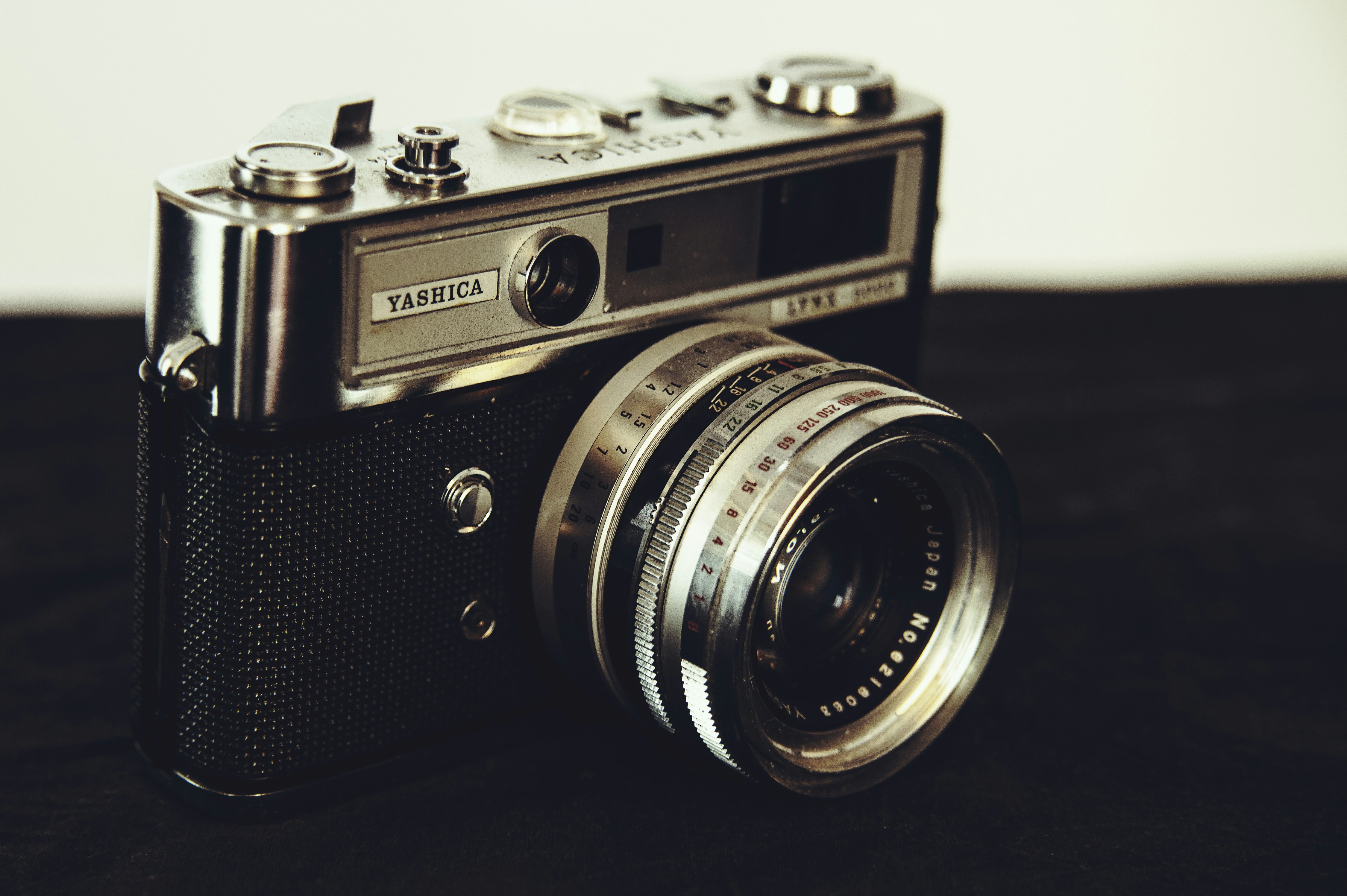Black Tassica mirrorless camera photo – Free Electronics Image on Unsplash