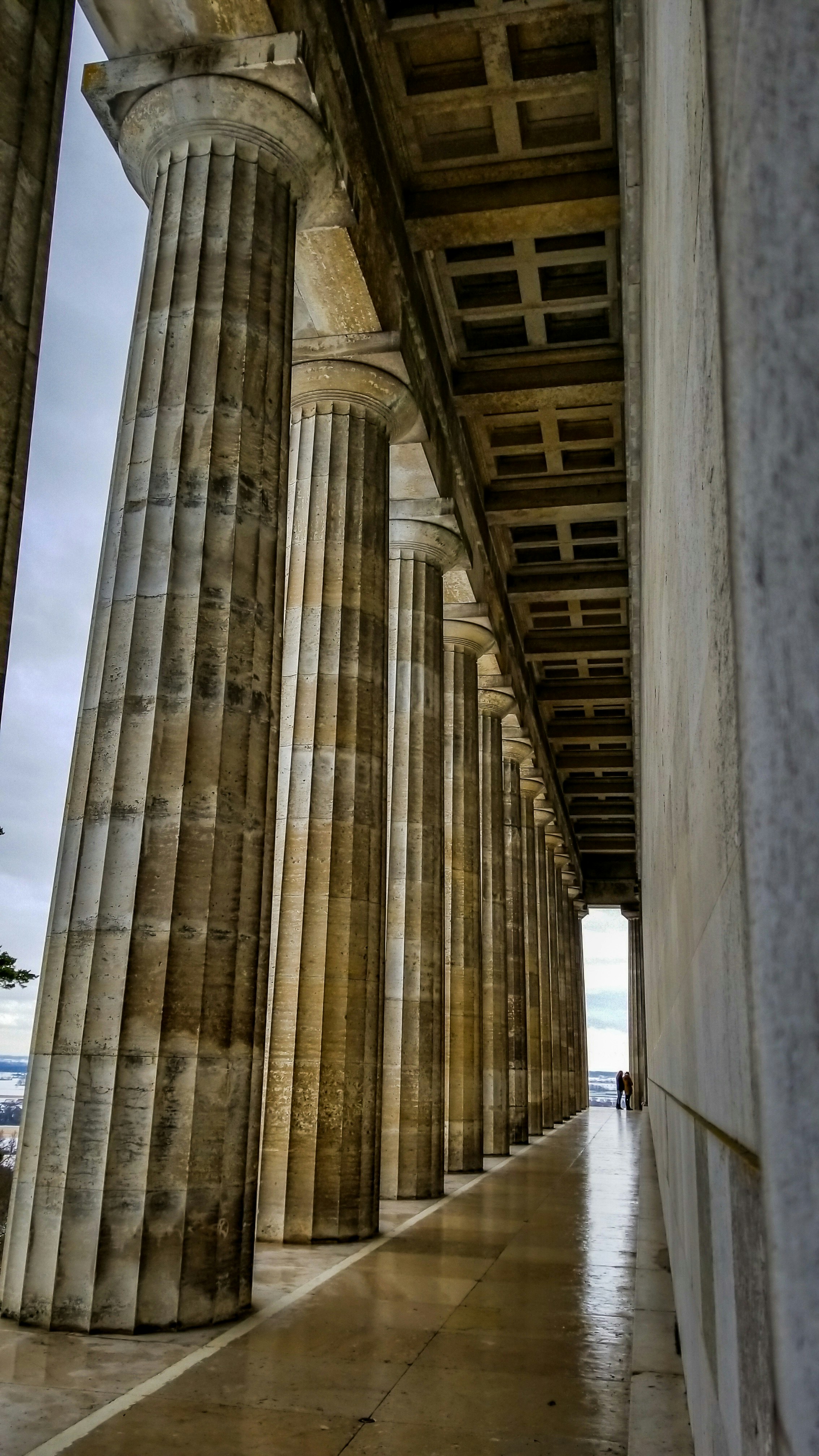 Beige concrete pillars photo – Free Building Image on Unsplash
