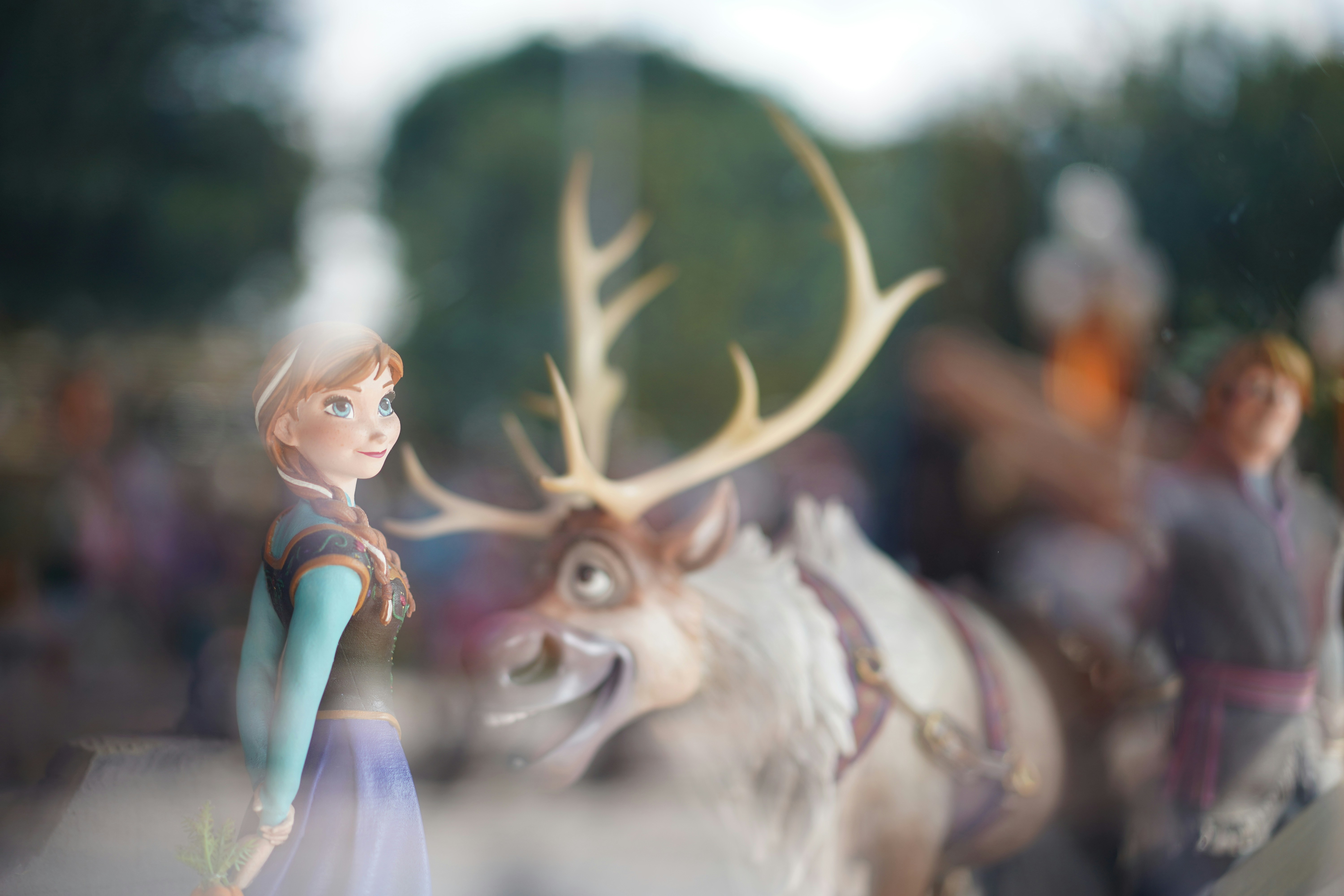 Disney Frozen characters behind glass panel photo – Free Grey Image on ...