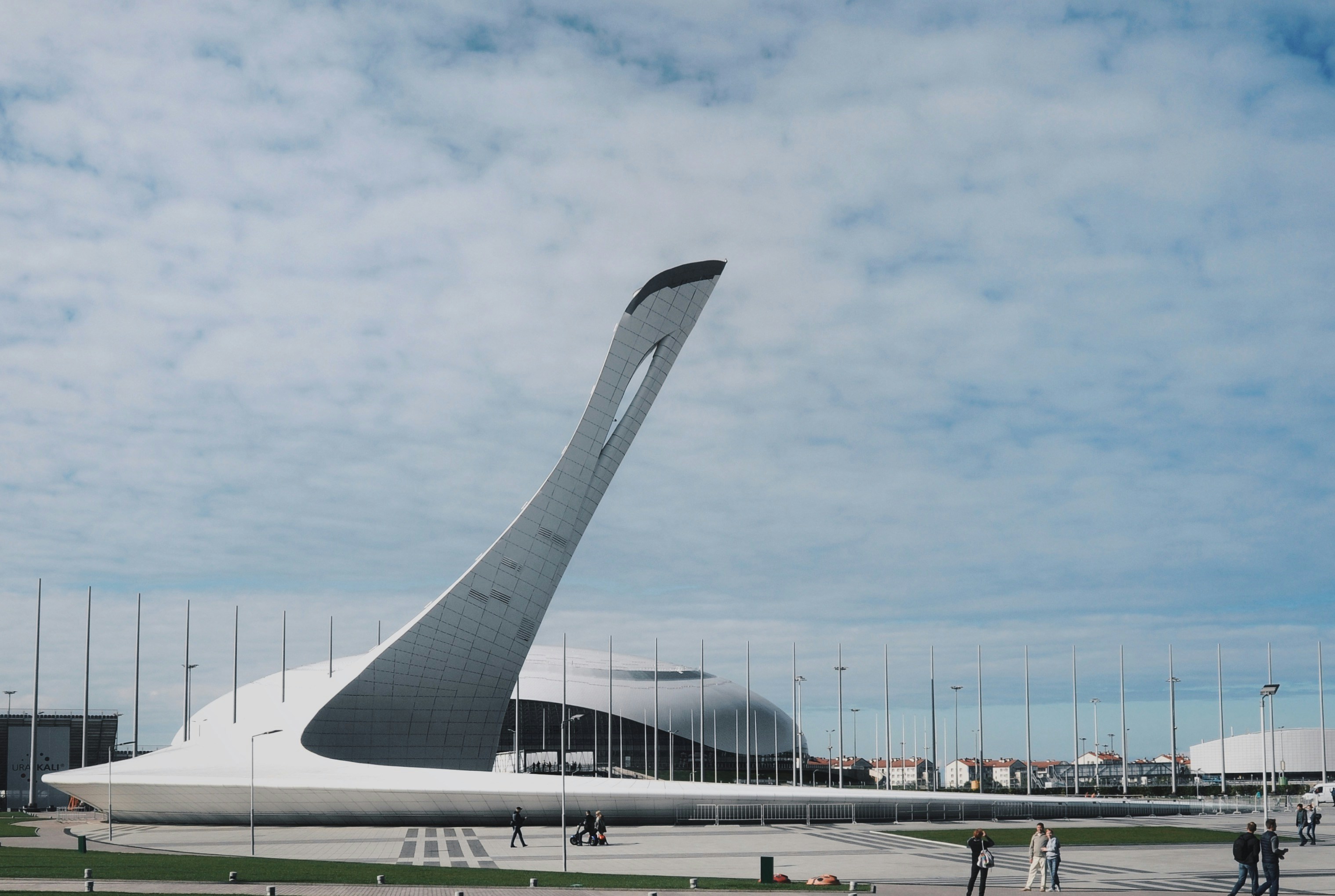 Winged Moderne: The Curved Arc of a Futuristic Terminal