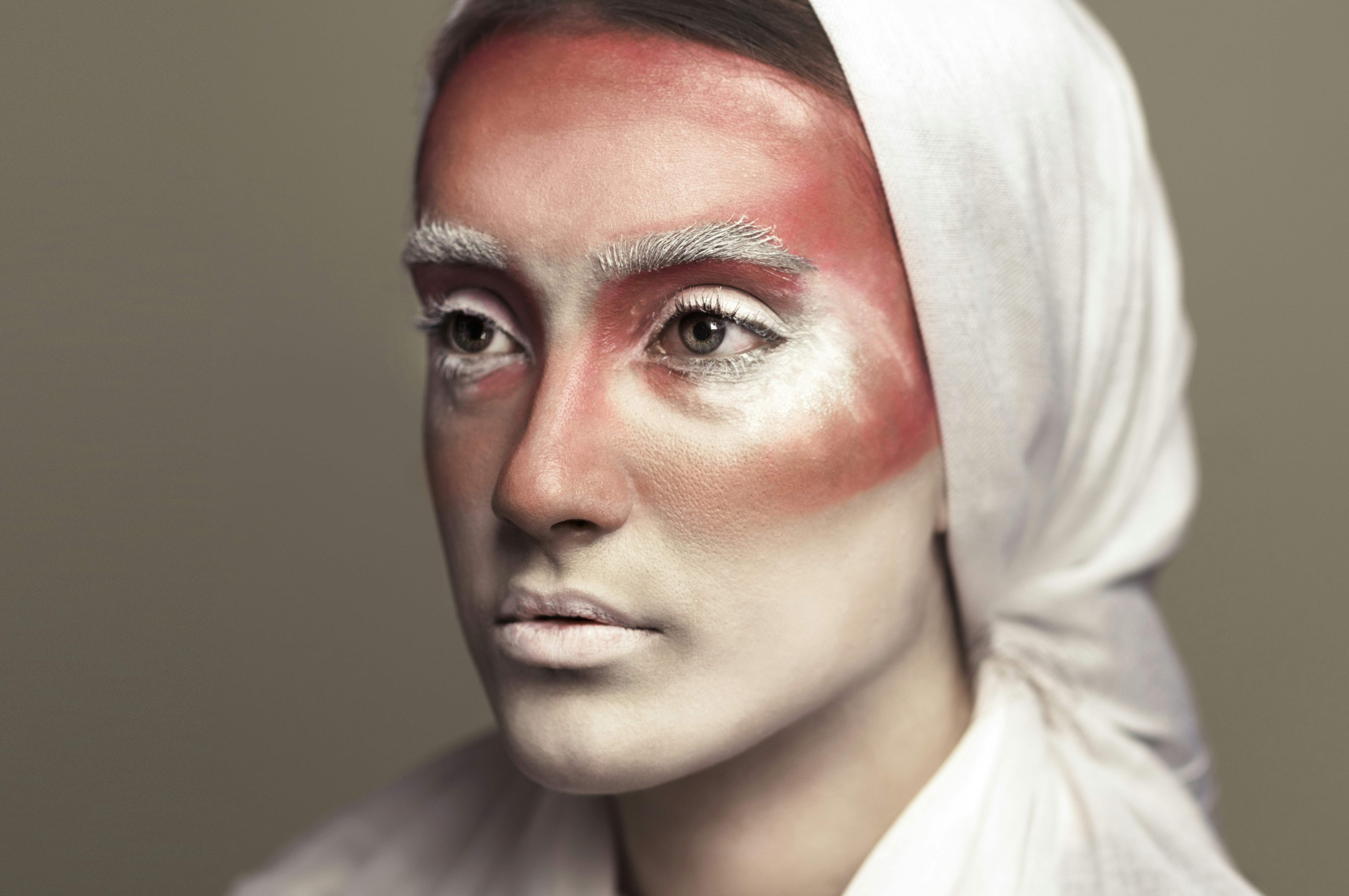 Crimson Echoes on Ivory: A Sculpted Portrait Under Neutral Light