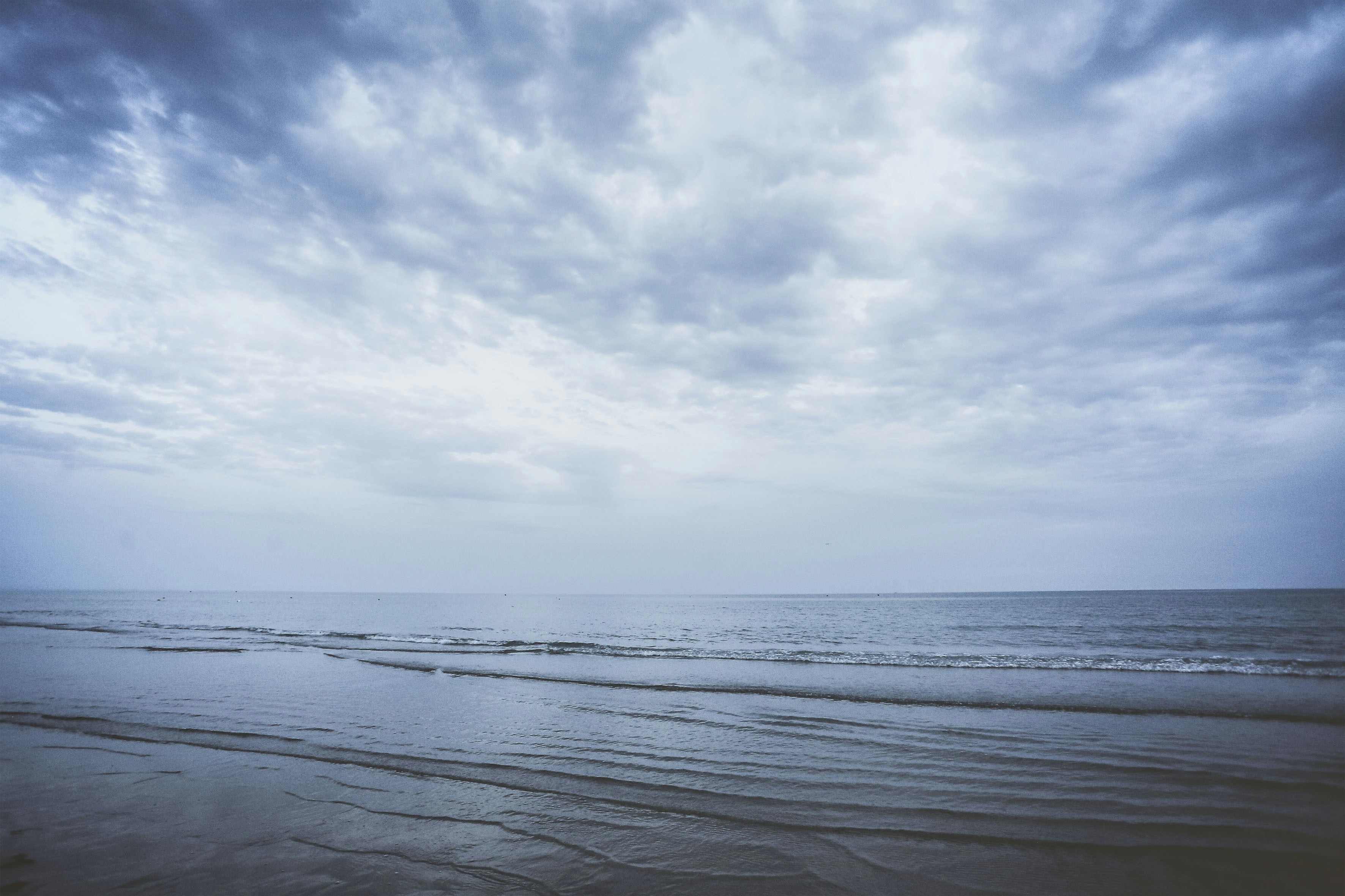 Ocean during day photo – Free Blue Image on Unsplash