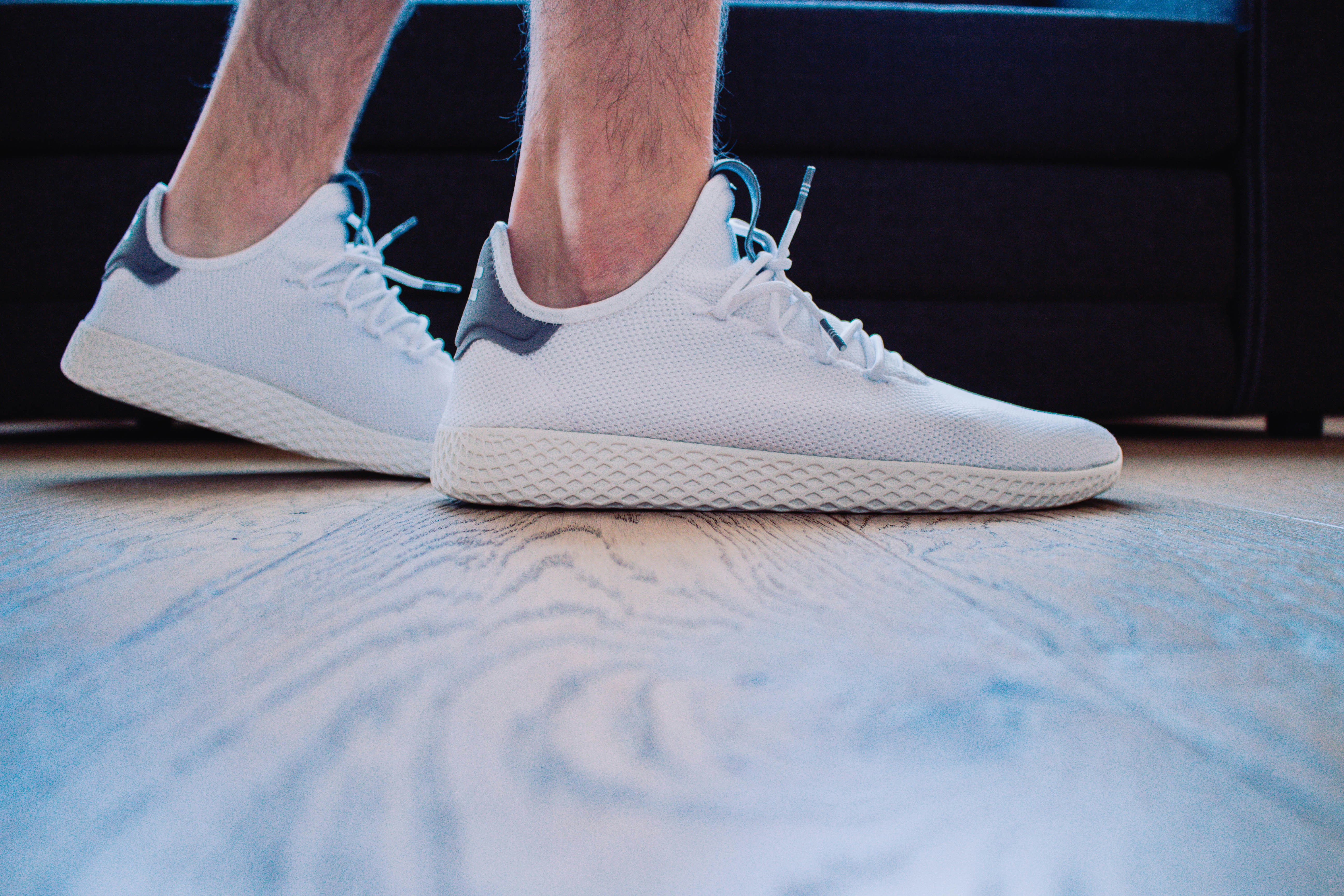 Pair of white running shoes photo – Free Stuttgart Image on Unsplash