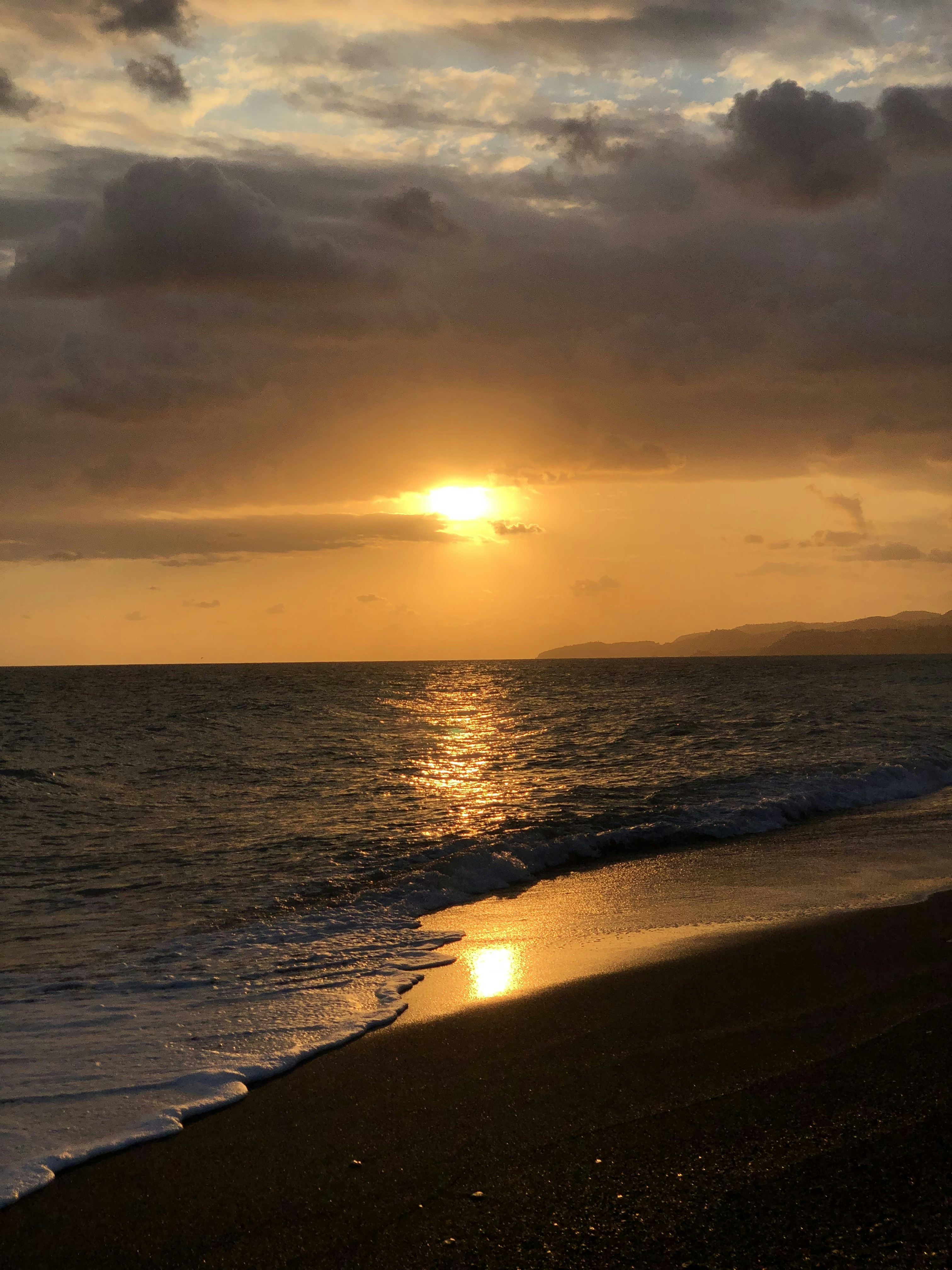 Sands on seashore during sunrise photo – Free Sunlight Image on Unsplash