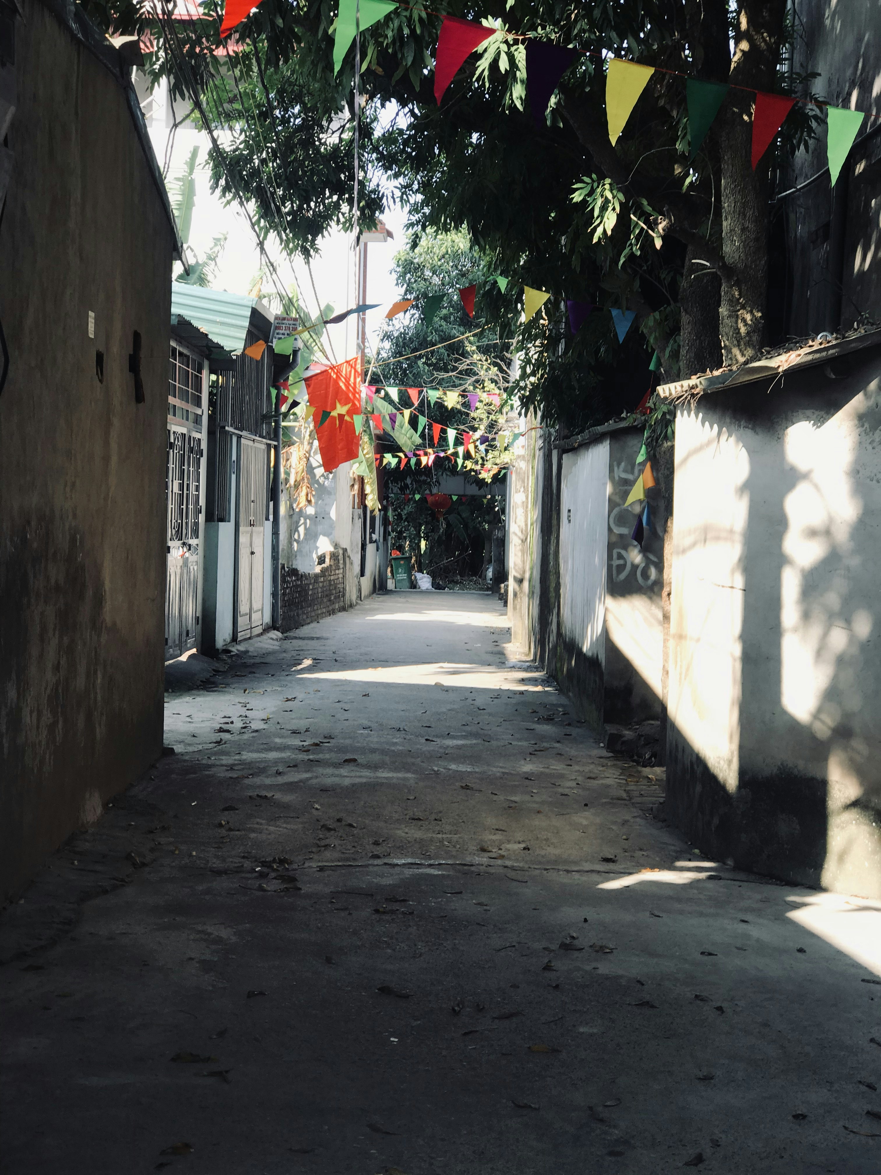 gray concrete road during daytime