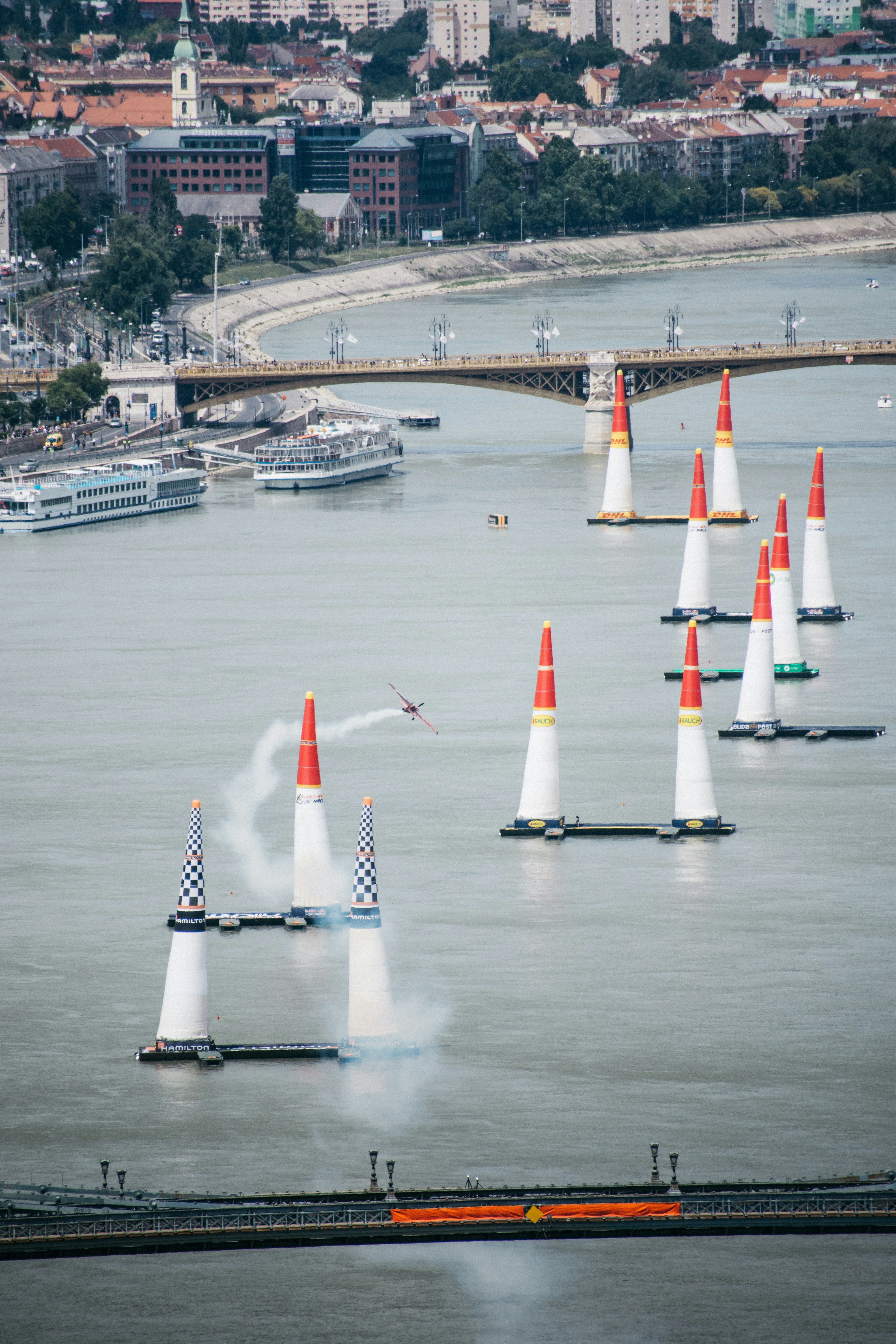 Pylon Drift Over the Danube: Jet and Smoke Through Floating Gates
