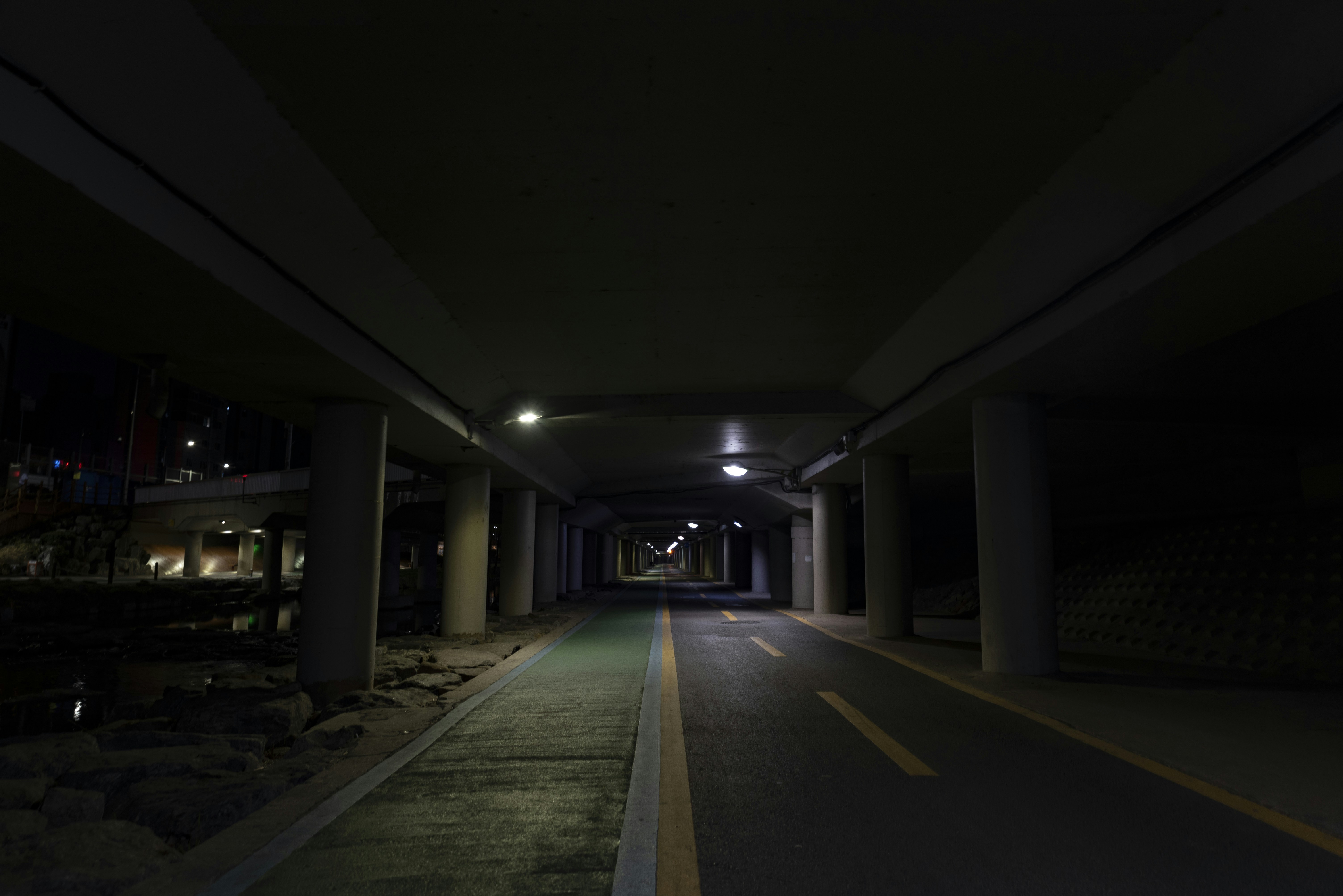 Empty gray concrete pathway inside pillared building photo – Free Road ...