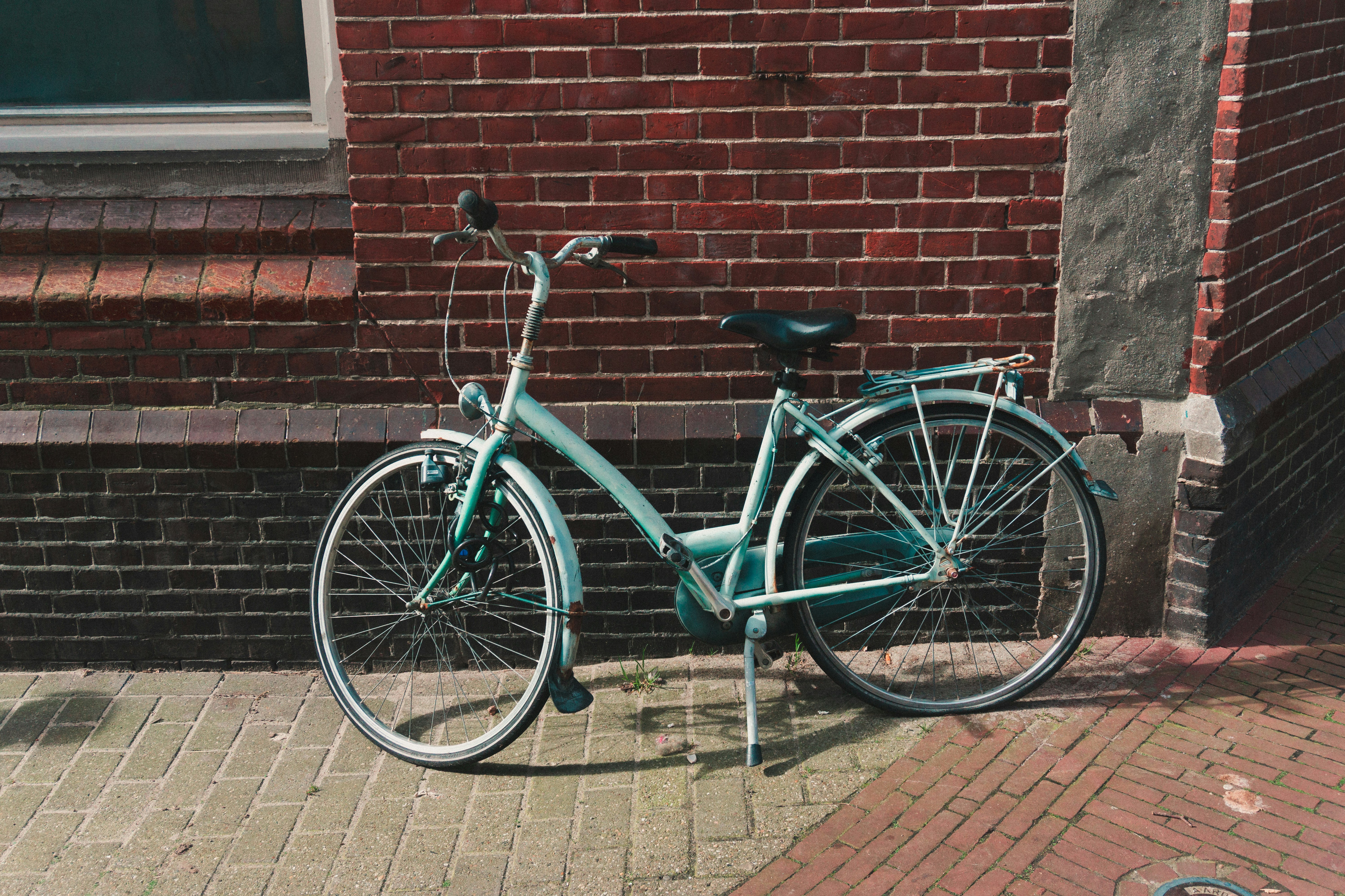 Green commuter bike photo – Free Bicycle Image on Unsplash