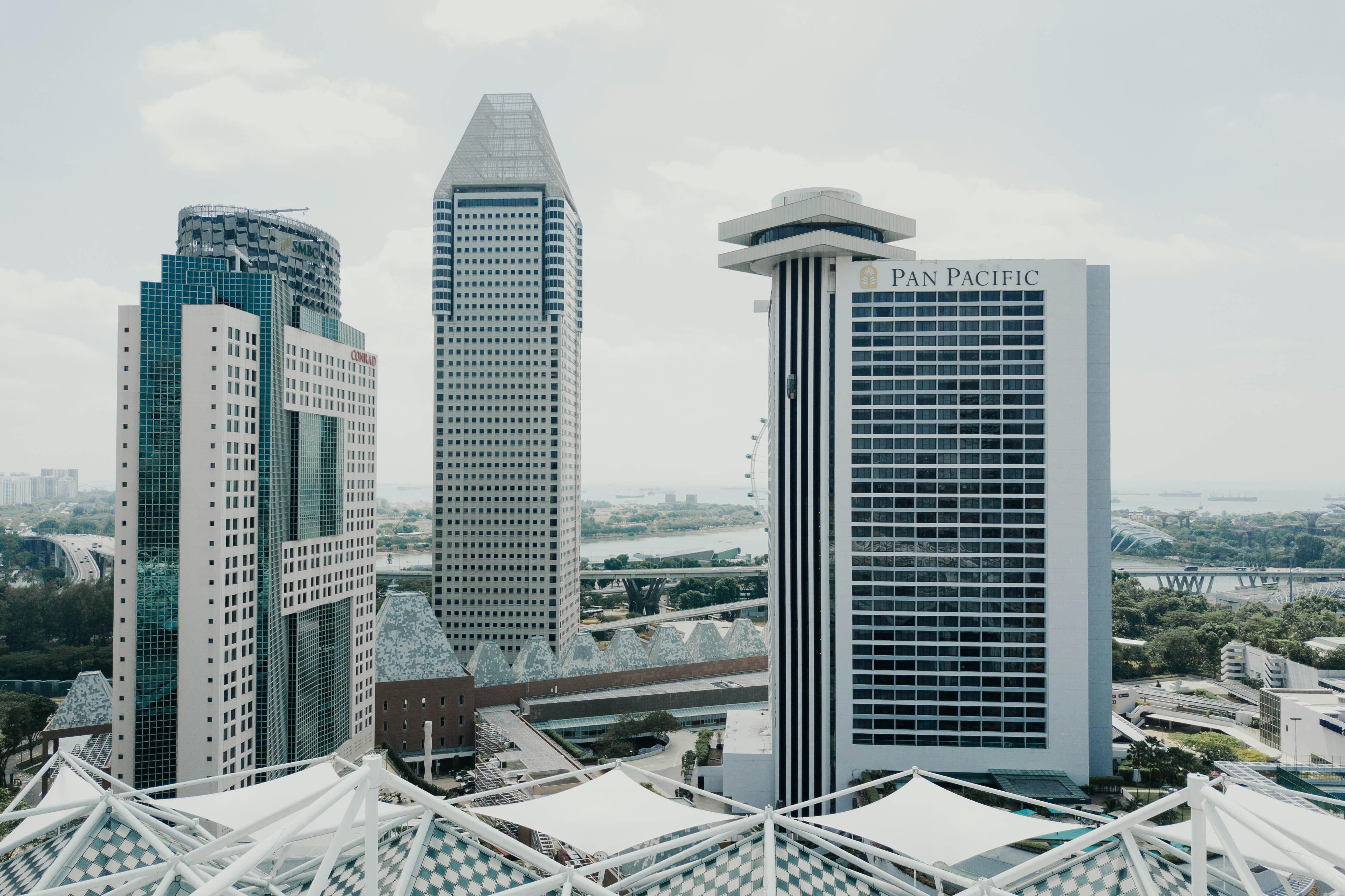 Foto Edificio Pan Pacific – Imagen Gris gratis en Unsplash