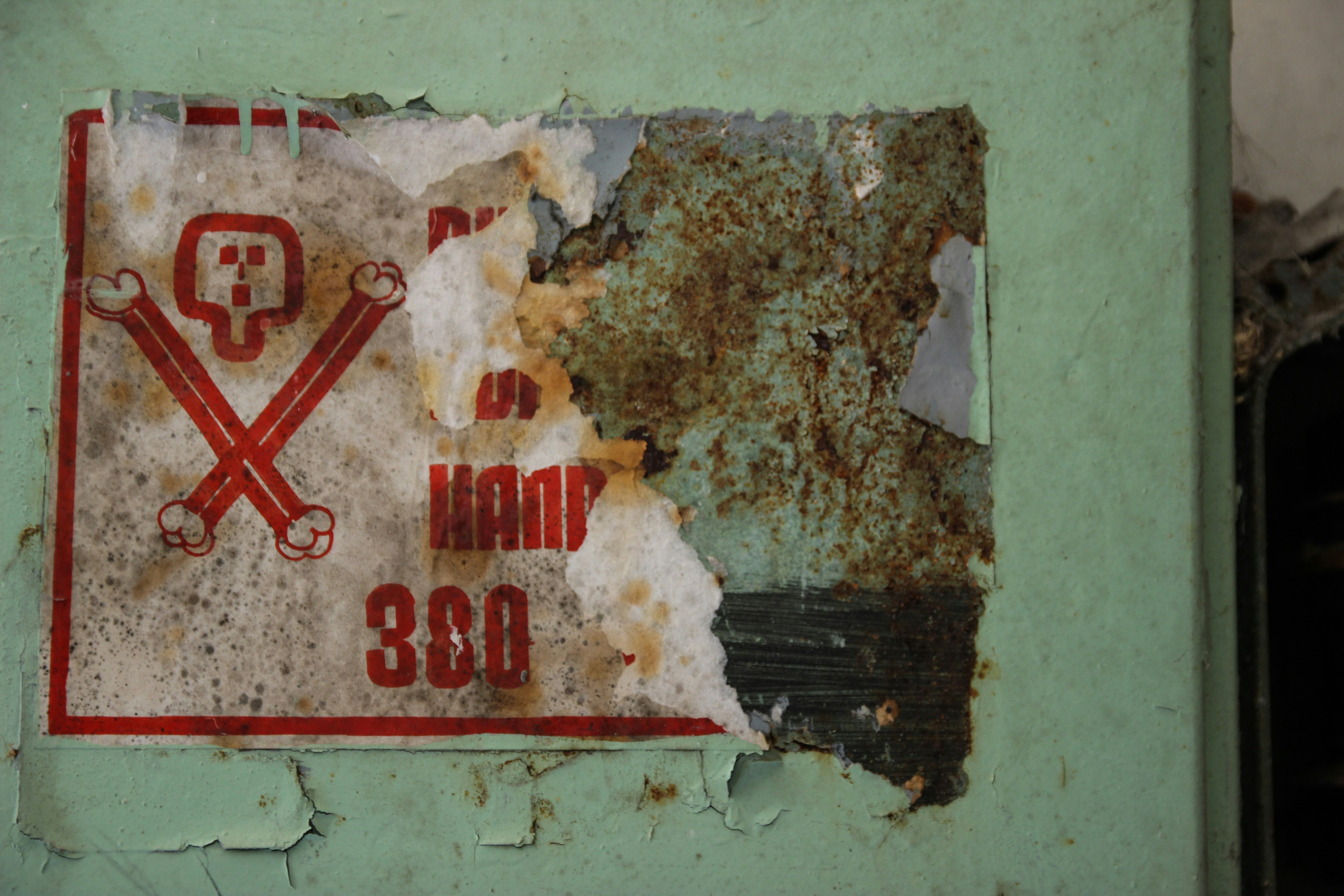 Red and white signage photo – Free Vogelsang Image on Unsplash