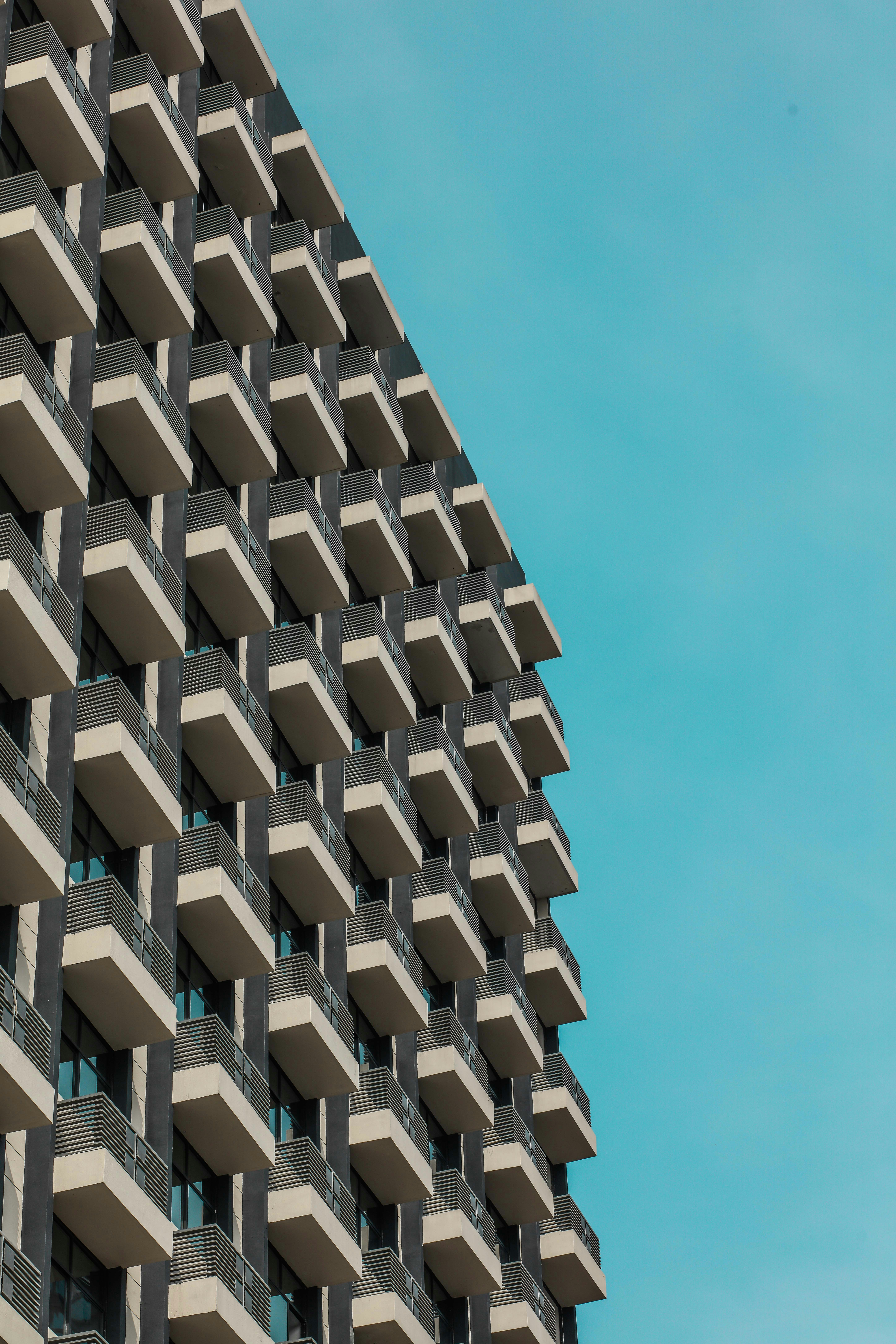 Gray concrete building photo – Free Grey Image on Unsplash